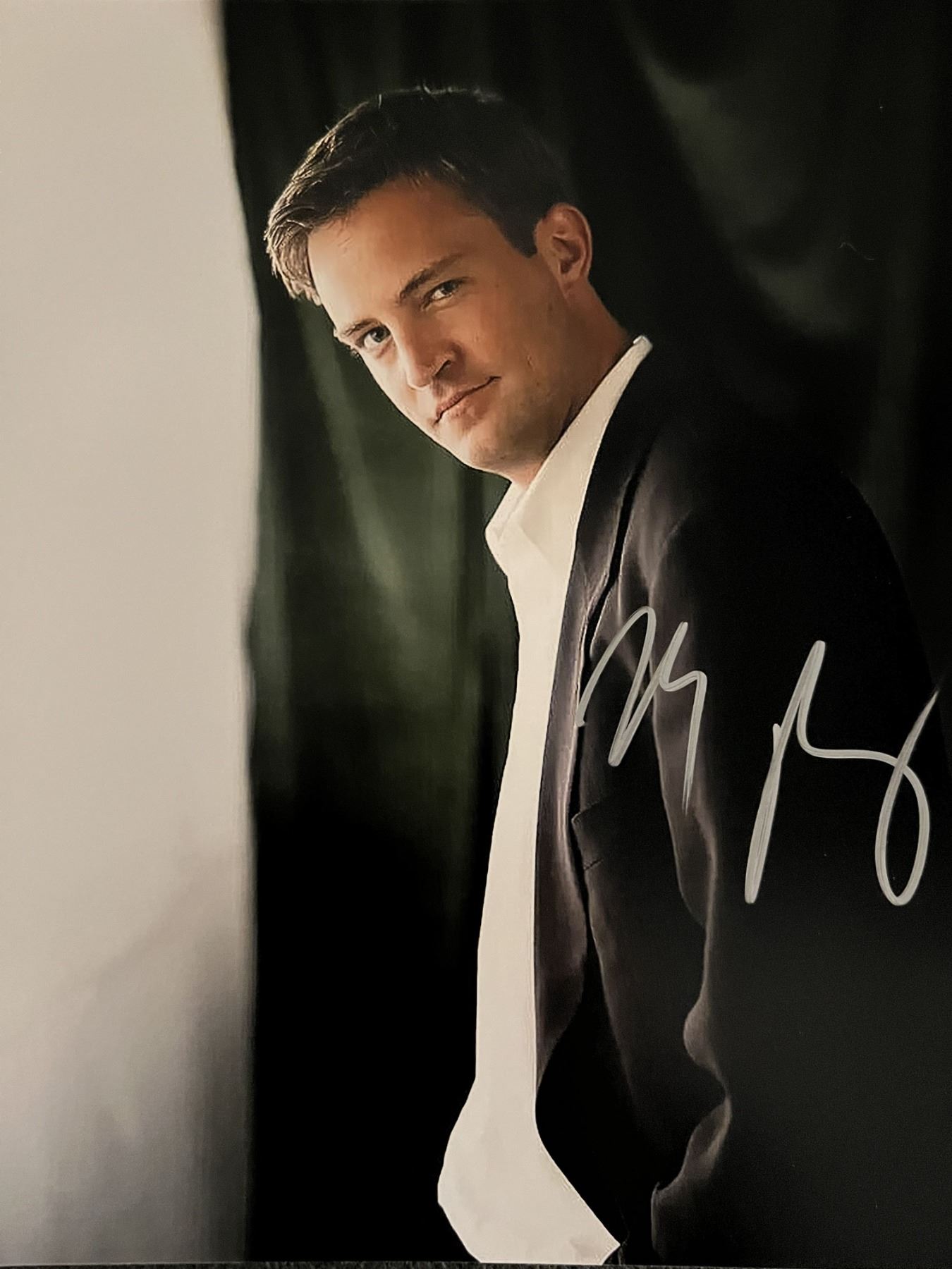 Friends Matthew Perry signed photo