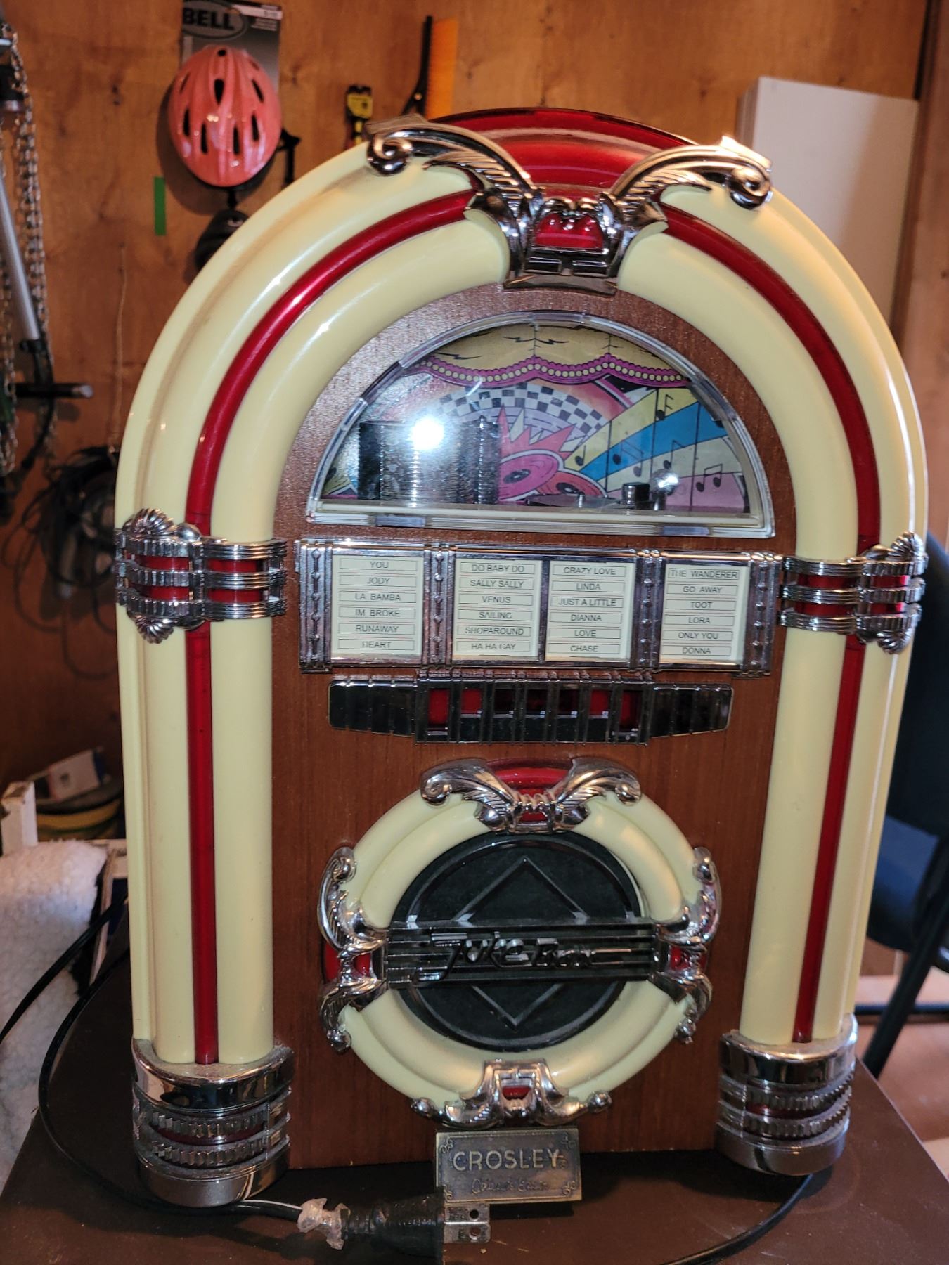 Crosley Collector's Edition Mini Jukebox Model Cr-11 W/ Office Box