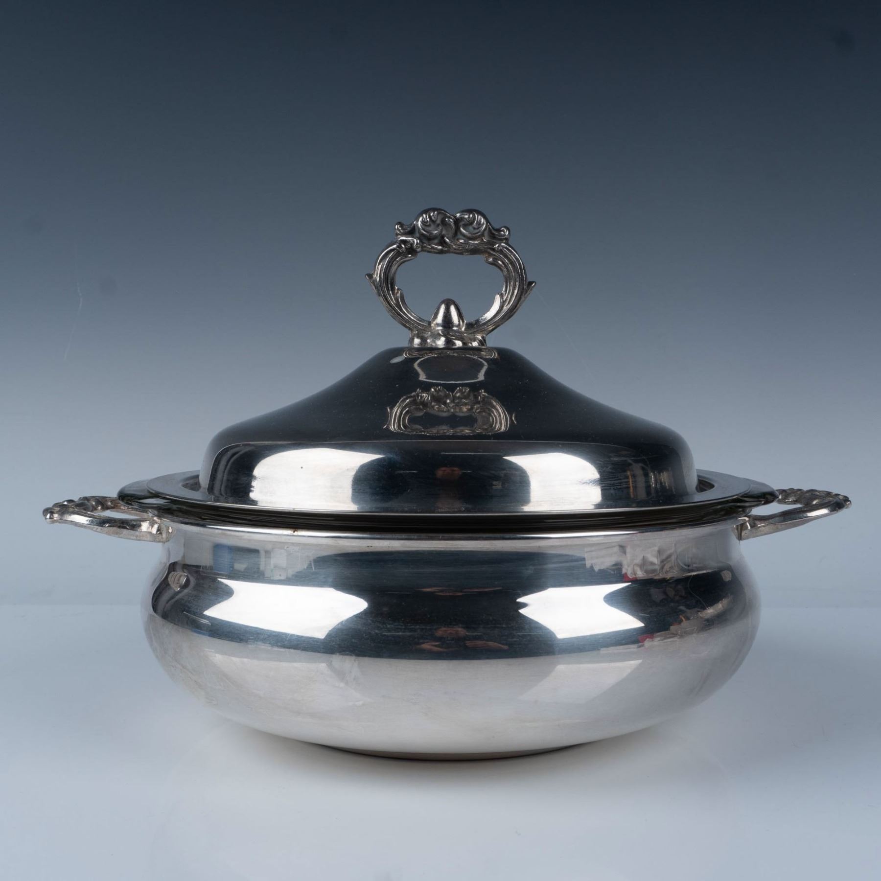 English Silver Mfg. Co. Leonard Silver Covered Casserole