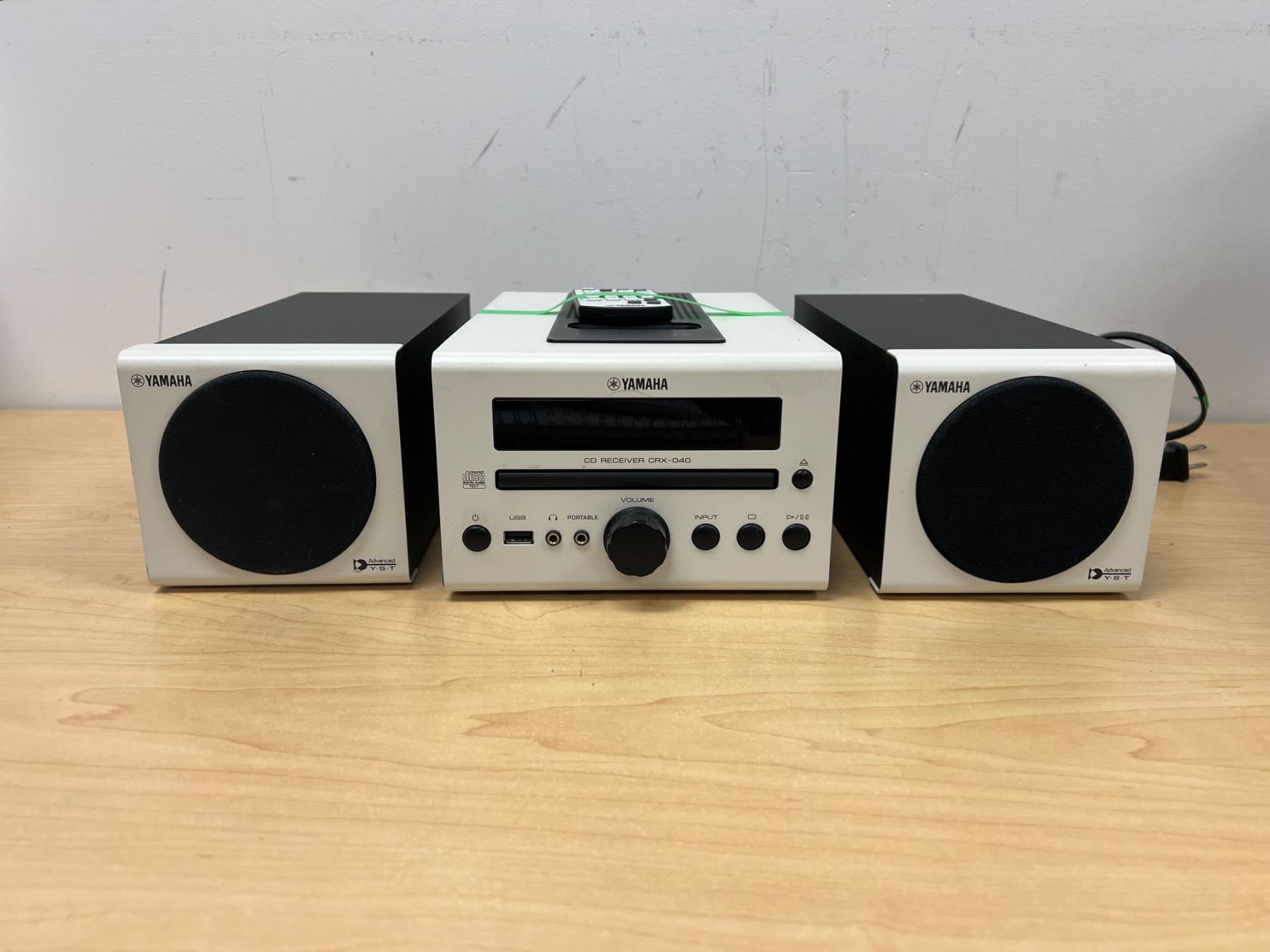 Yamaha Mini Stereo System with Remote CRX-040 (see all photos, not tested)