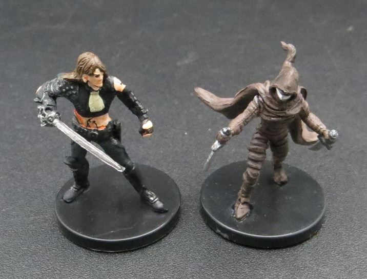 D&D Pre-Painted Mini Figures Shadow Rogue 10/45 & Caligni Stalker 4/44