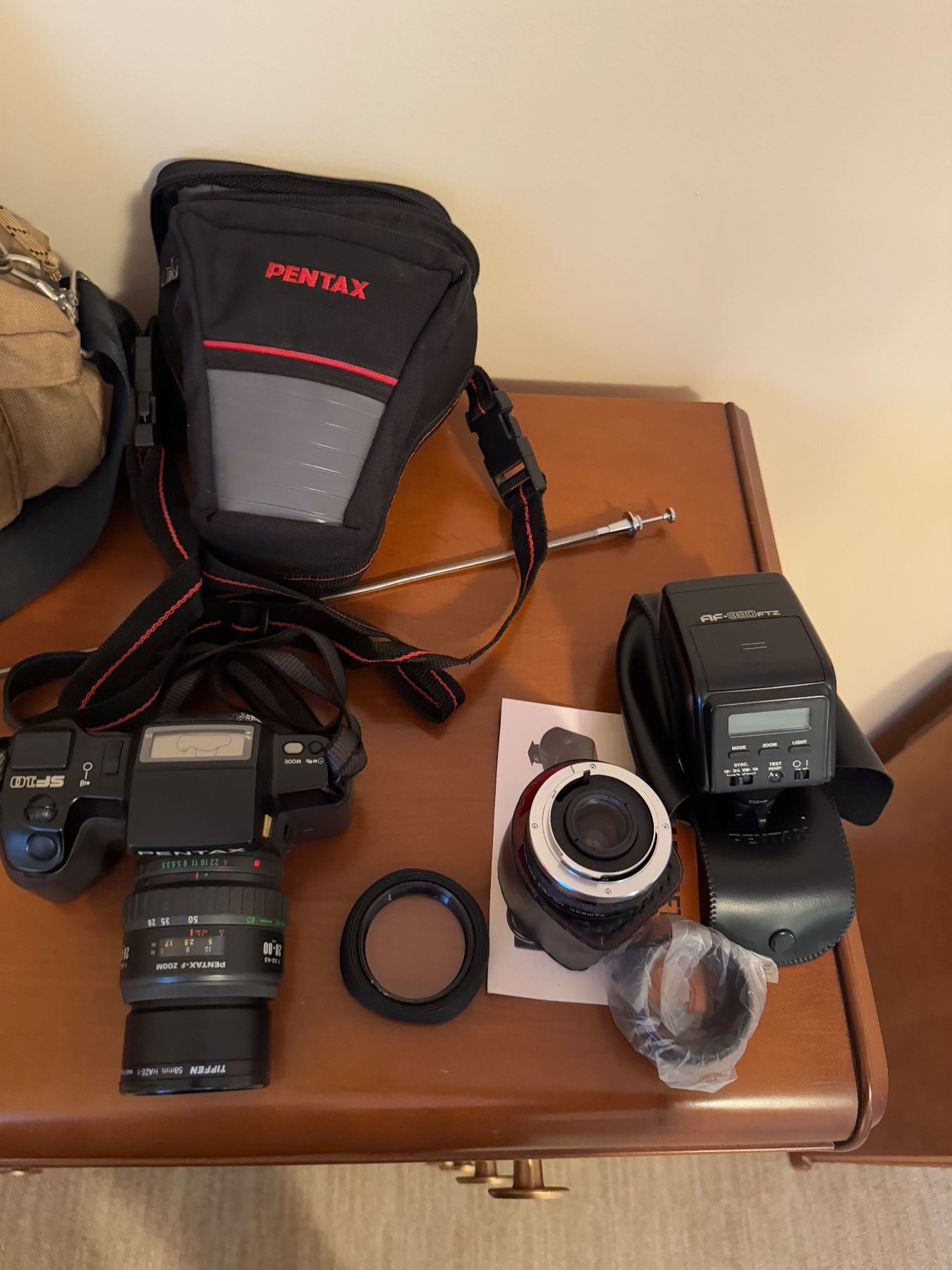Pentex SF 10 camera with lenses and flash