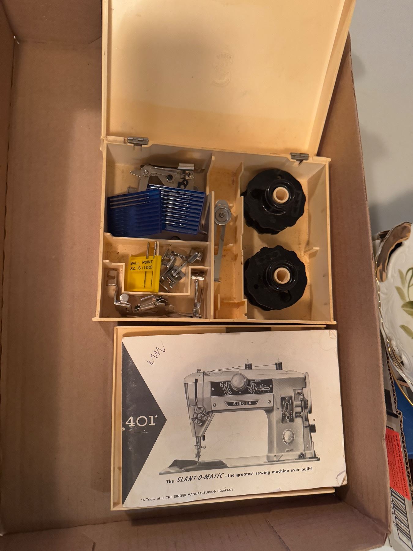 Sewing machine, accessories, singer