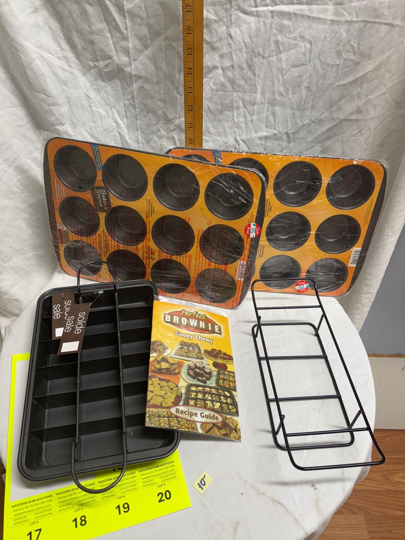 Assorted baking pans