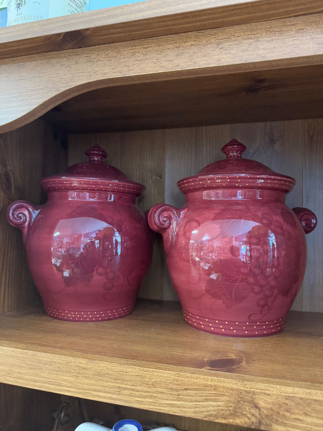 Pier 1 lidded containers