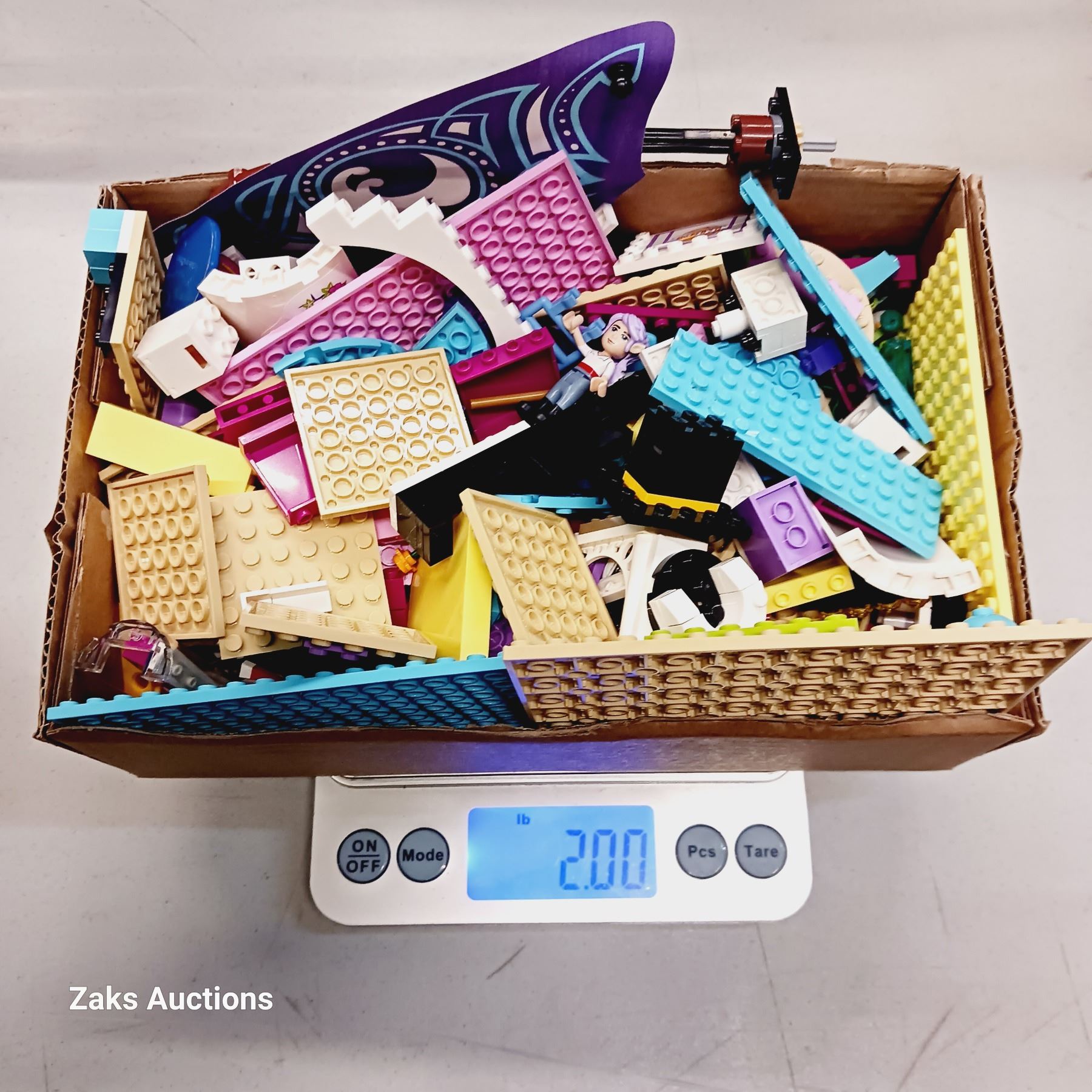 Mix Lego 2lb with Minifigure