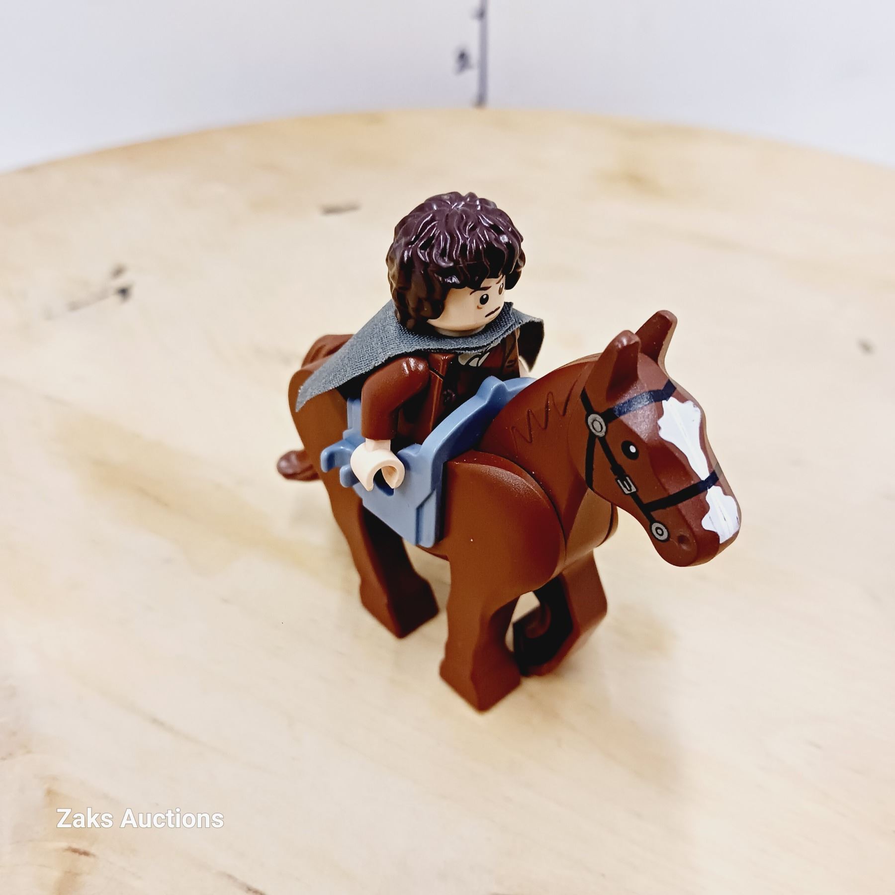 Lego 9469 Lord of the Ring: Frodo Baggins & Horse Iron Minifigures