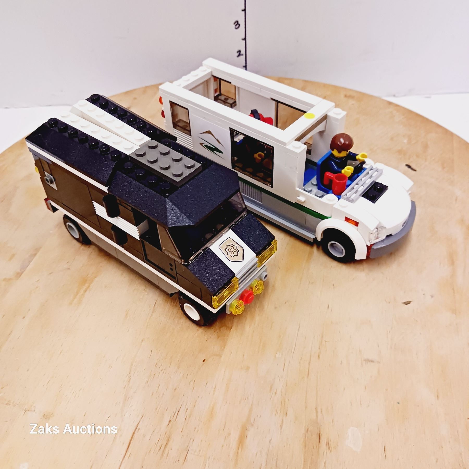 Lego 60057 City Camper: Van & Unknown Security Guard Van (Parts ...