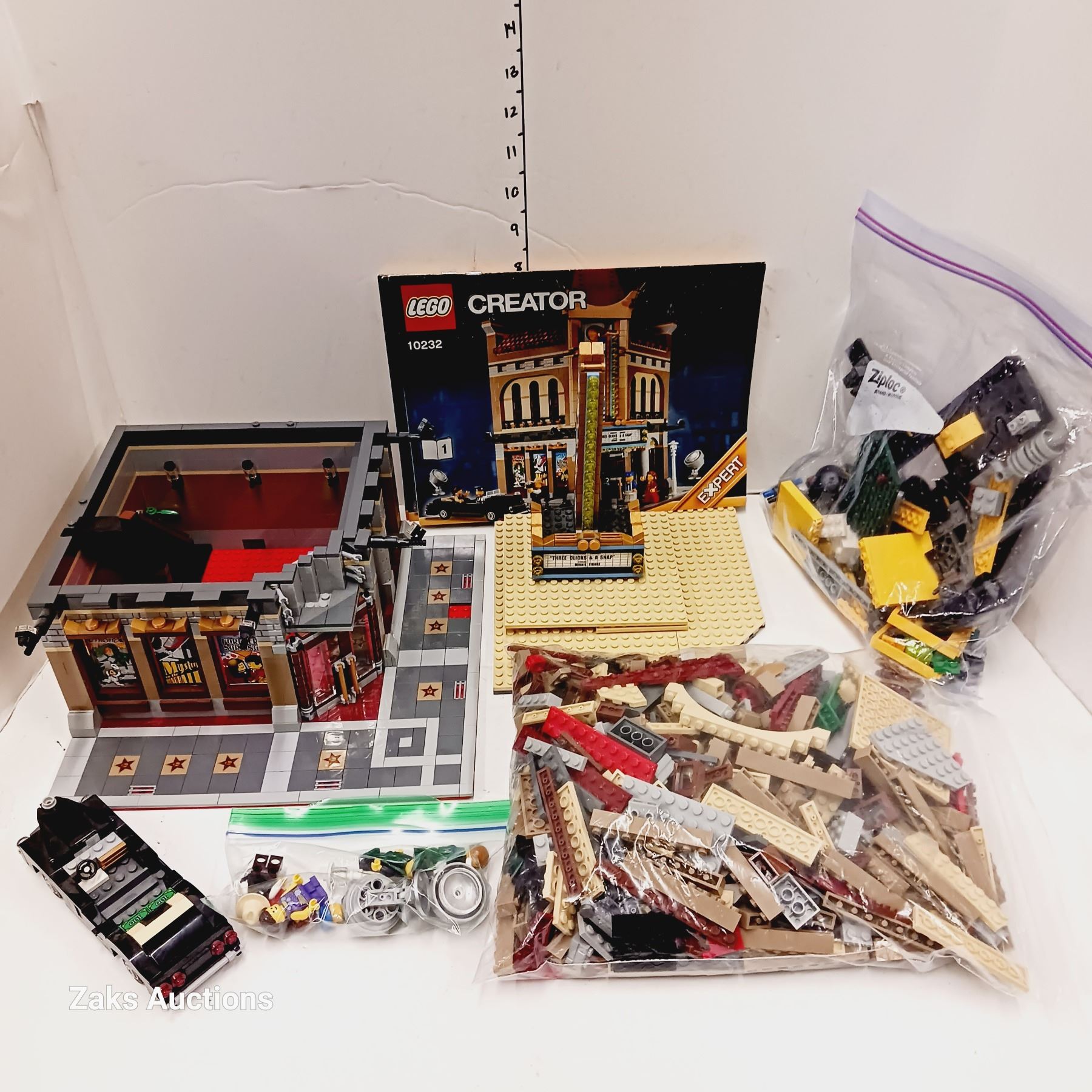 Lego 10232 Creator: Palace Cinema (Parts) + Minifigures