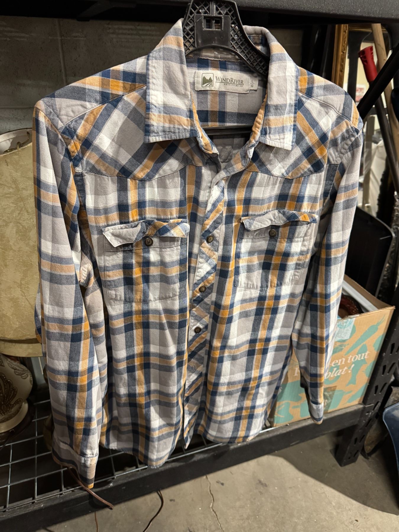 Wind River large shirt