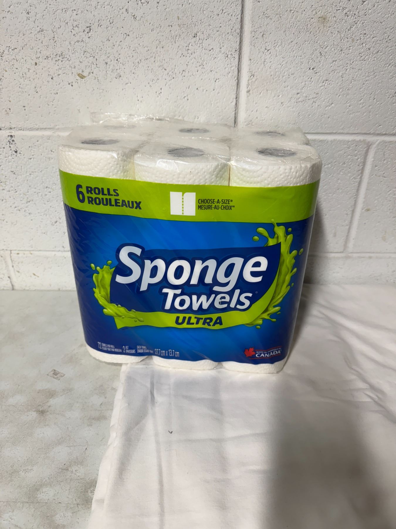 New sponge towels, ultra six rolls
