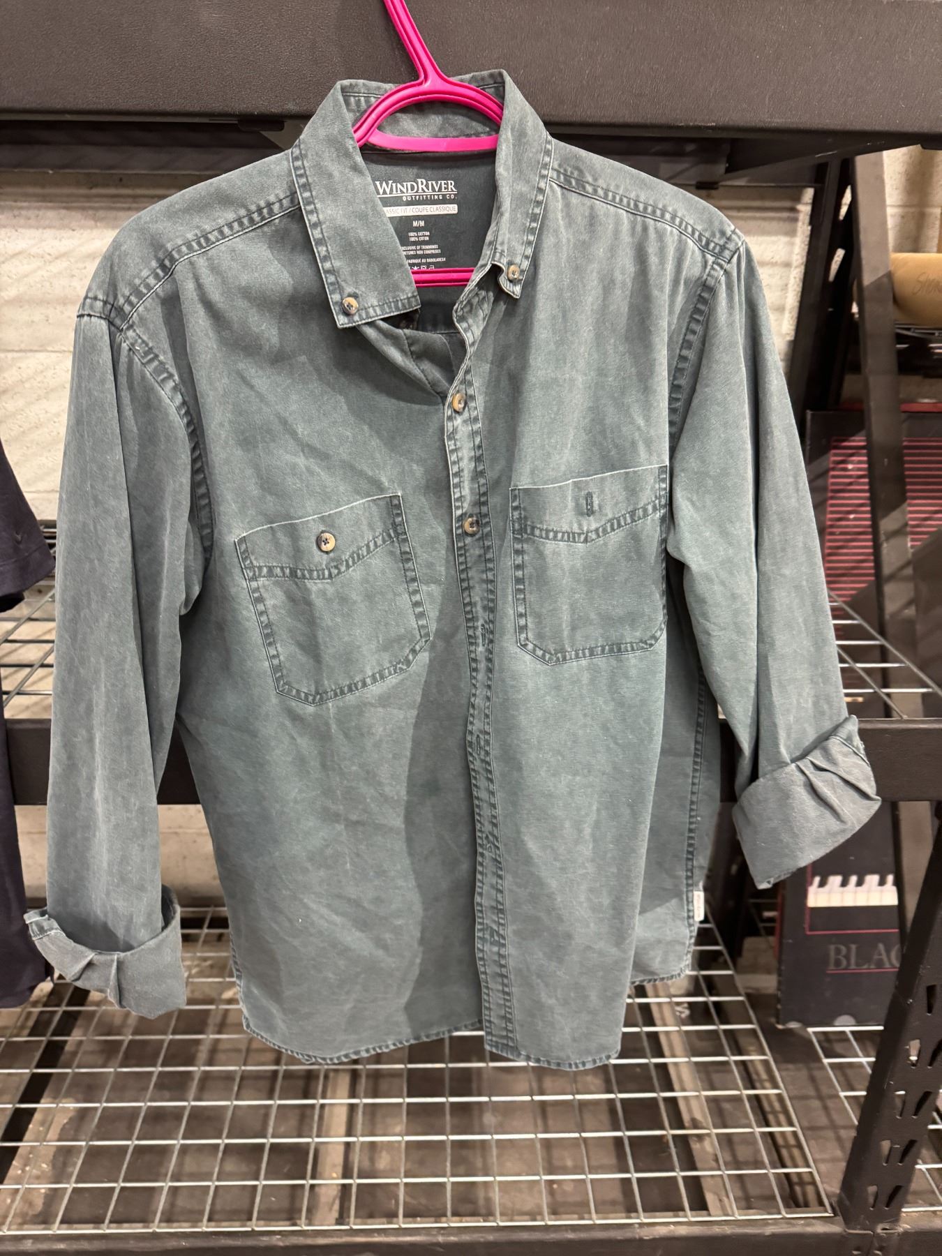 Wind River classic fit, medium shirt