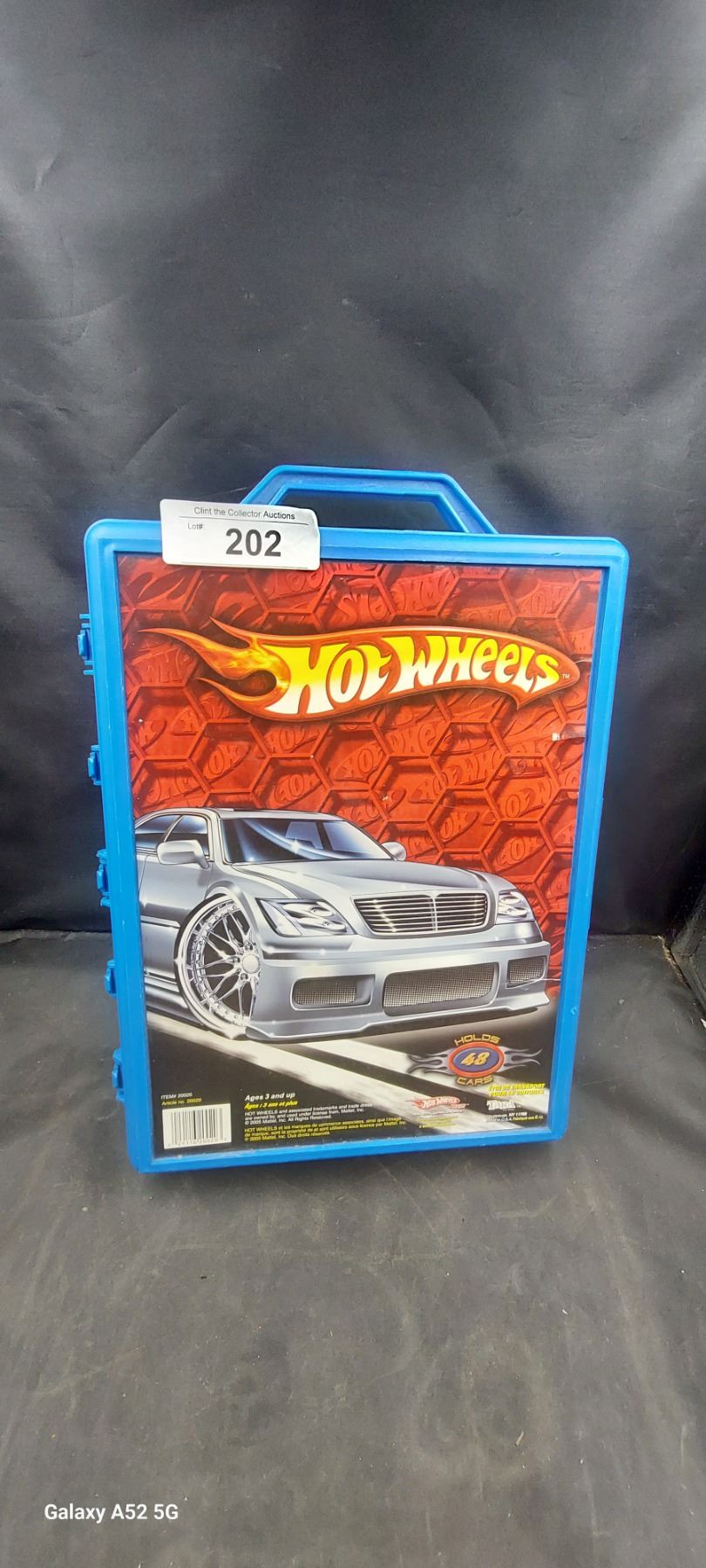 Hot wheels carrying case with 24 cars