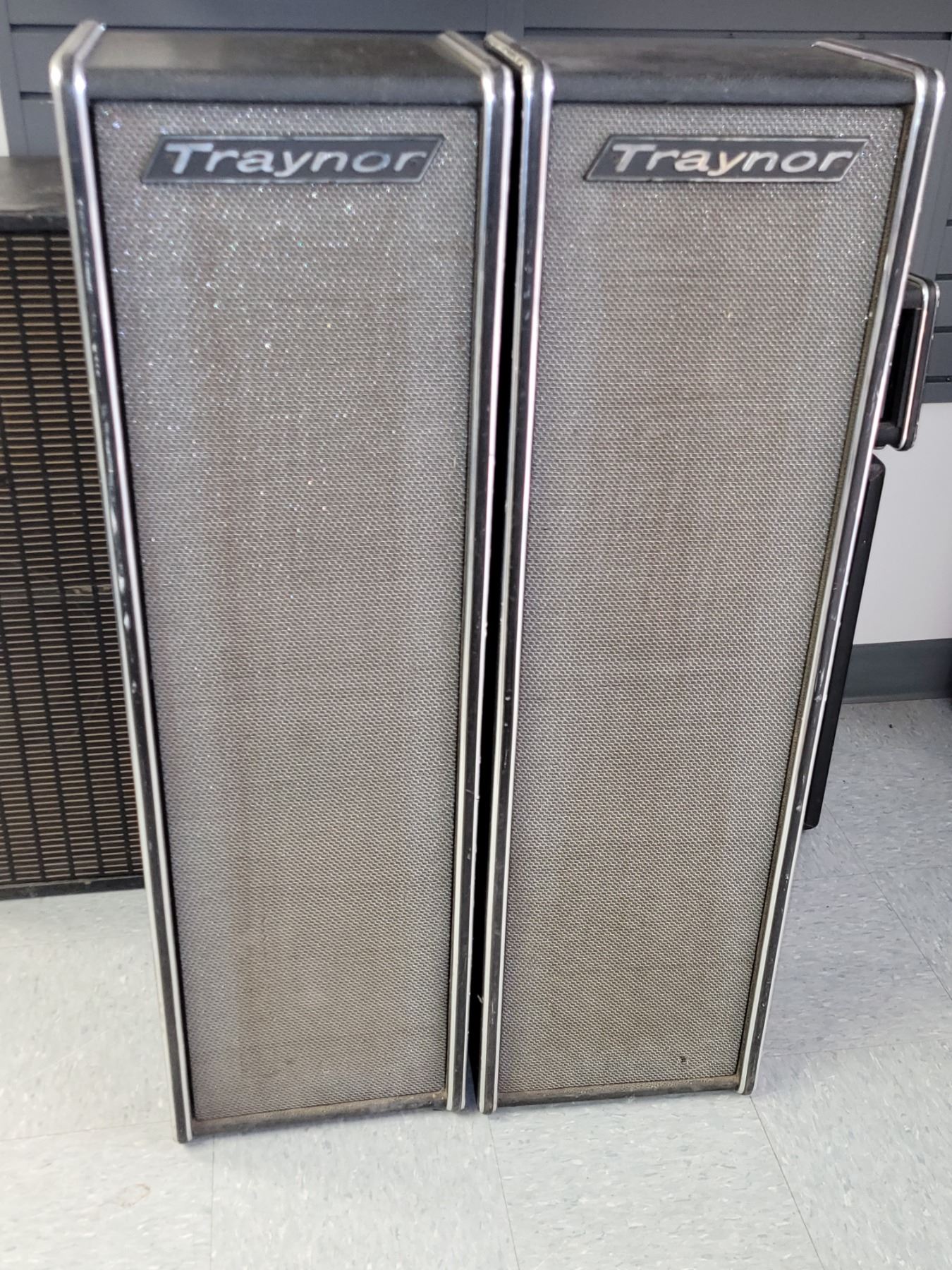 Pair of Vintage Traynor Speakers - Model YSC-3