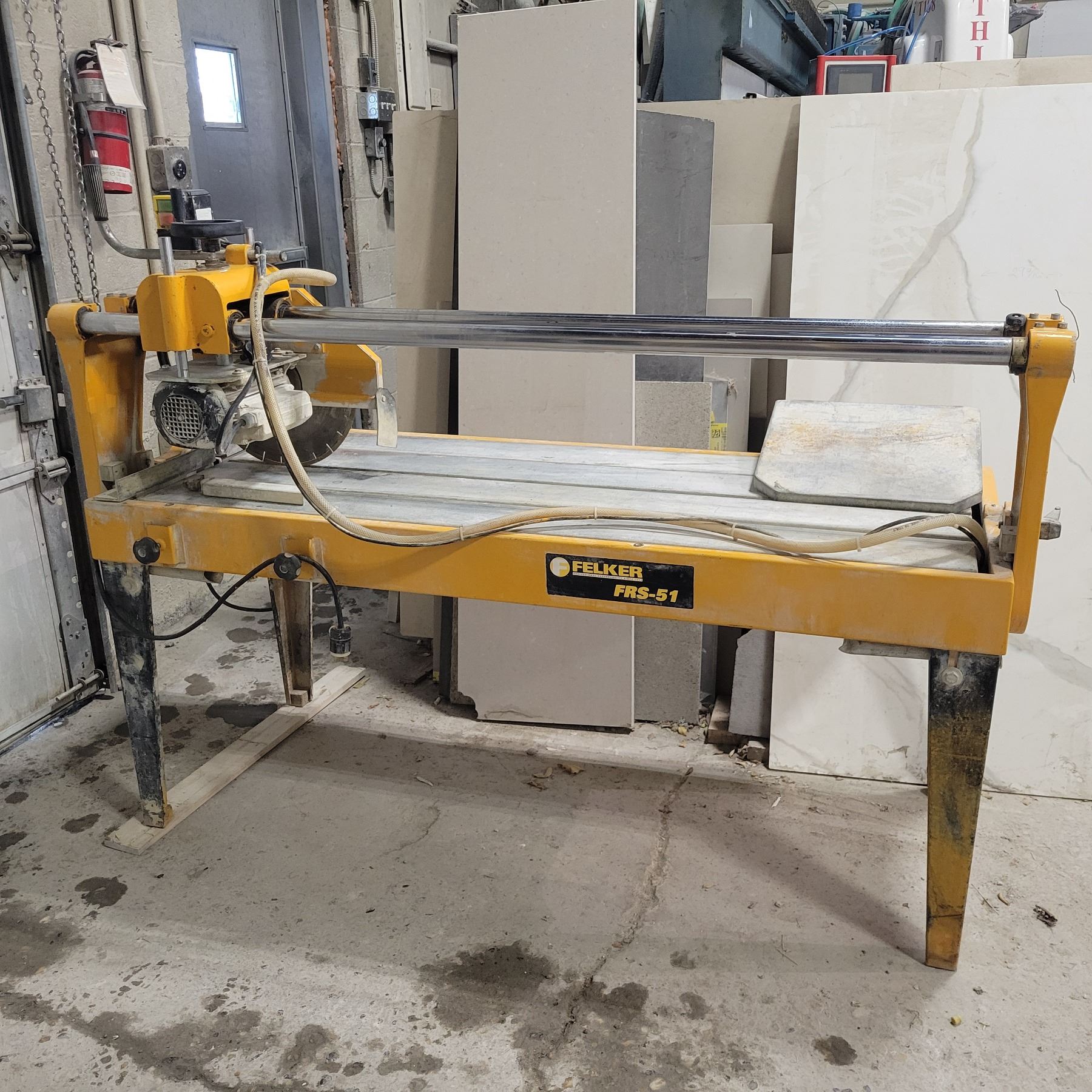Felker FRS-51 approx. 65 x 25 in x 4 ft H diamond rail saw