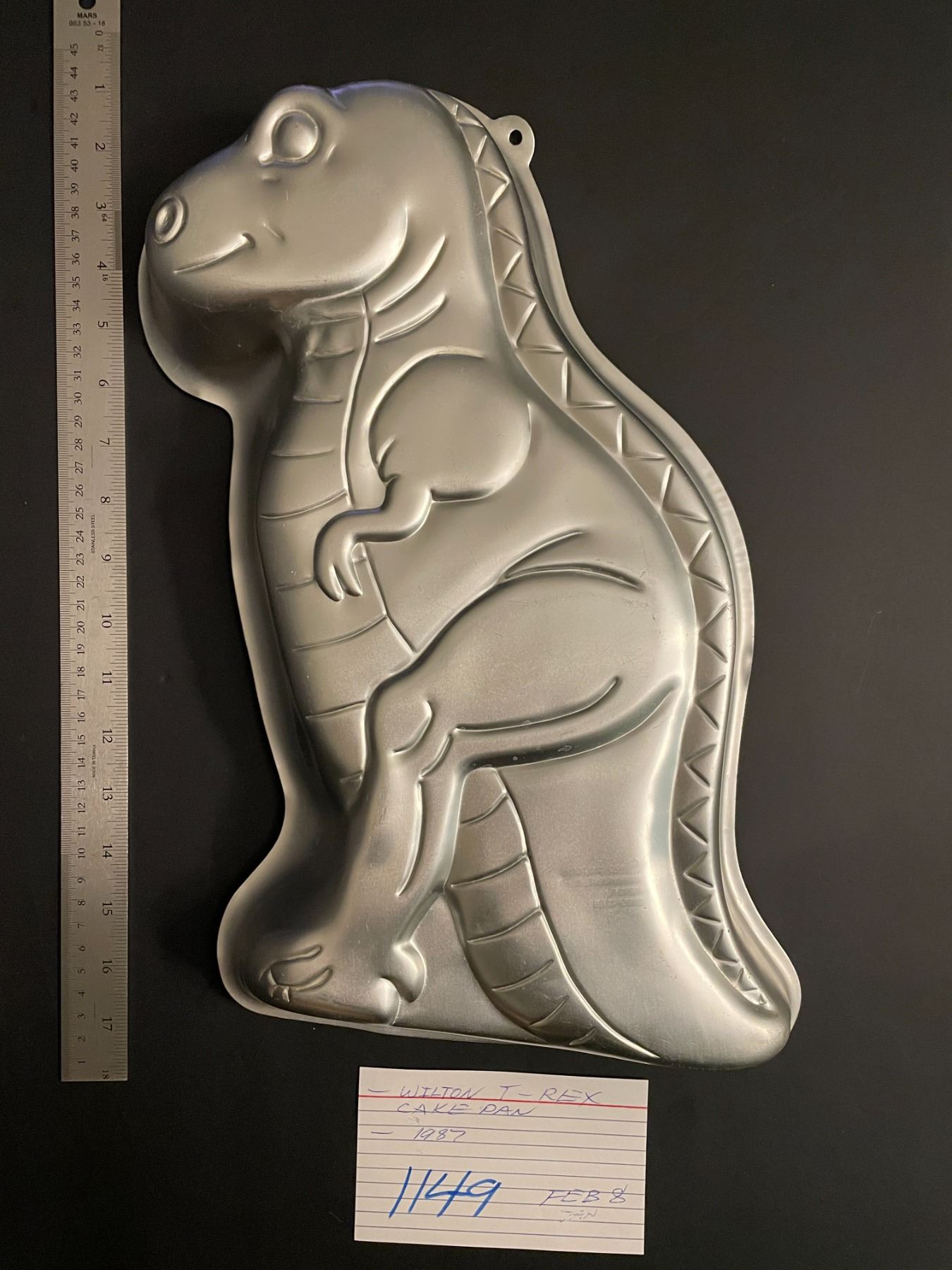 Wilton T-rex cake pan - 1987 - Schmalz Auctions