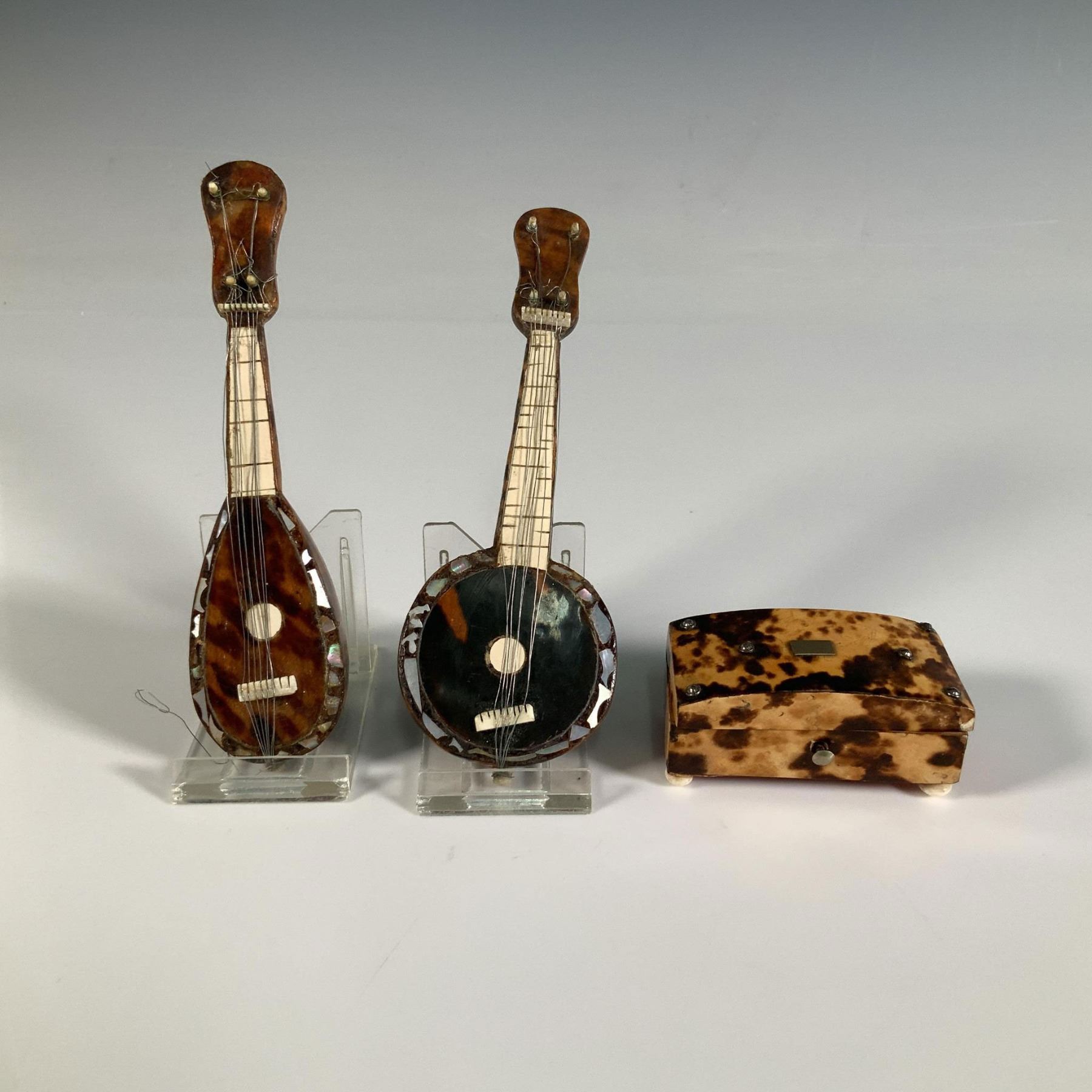 3pc Mottled Brown Miniature Banjo, Lute, and Snuff Box