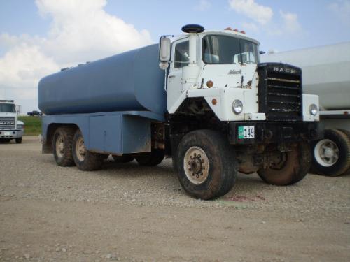MACK DM685 4,000 GALLON 6X6 WATER TRUCK, s/n DM6856S1040: