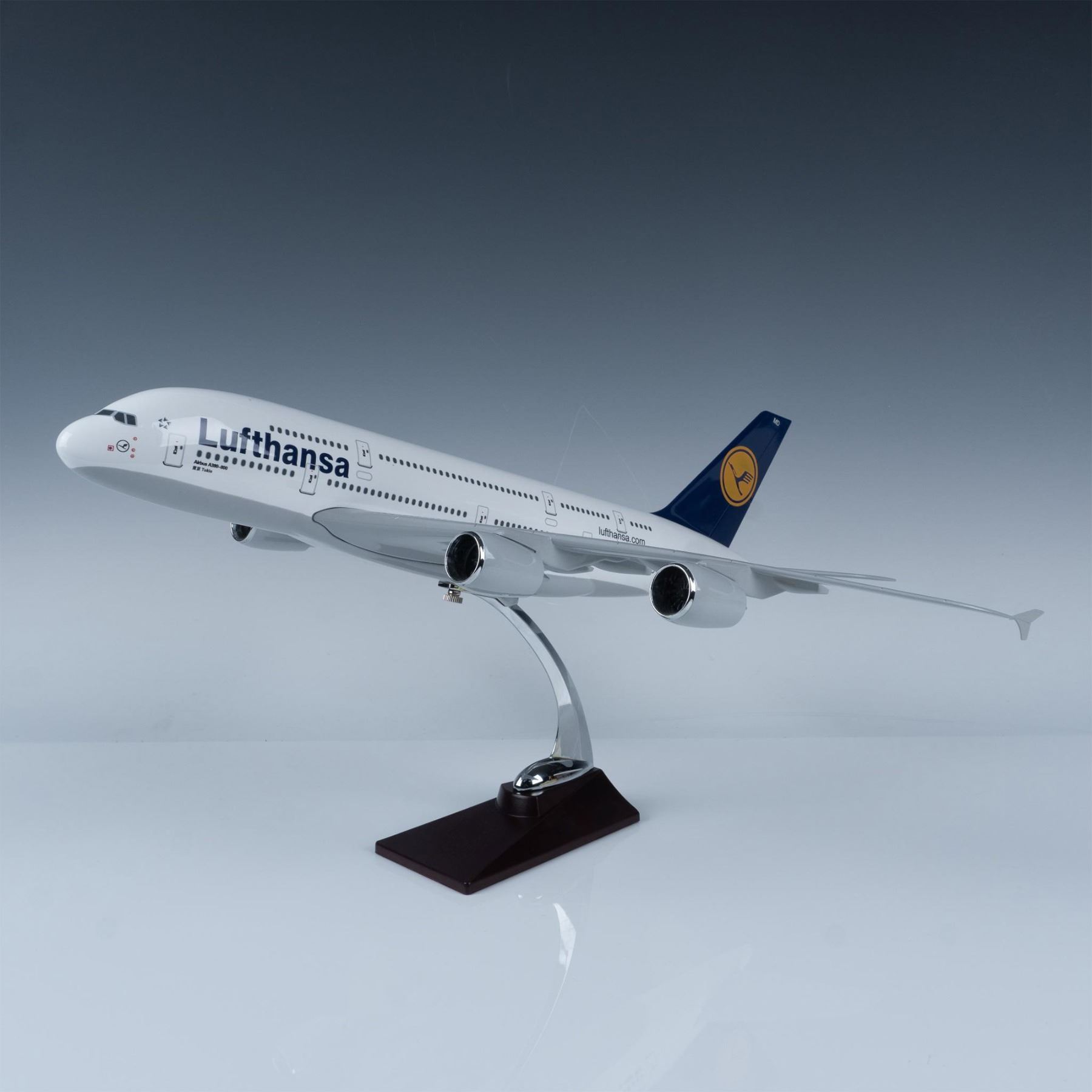 Lufthansa Airbus A380-800 Scale Model Airplane