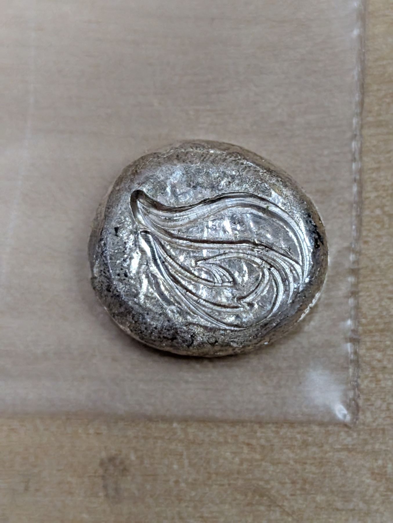 Lot 50-1) 5x1/10 Designed silver rounds