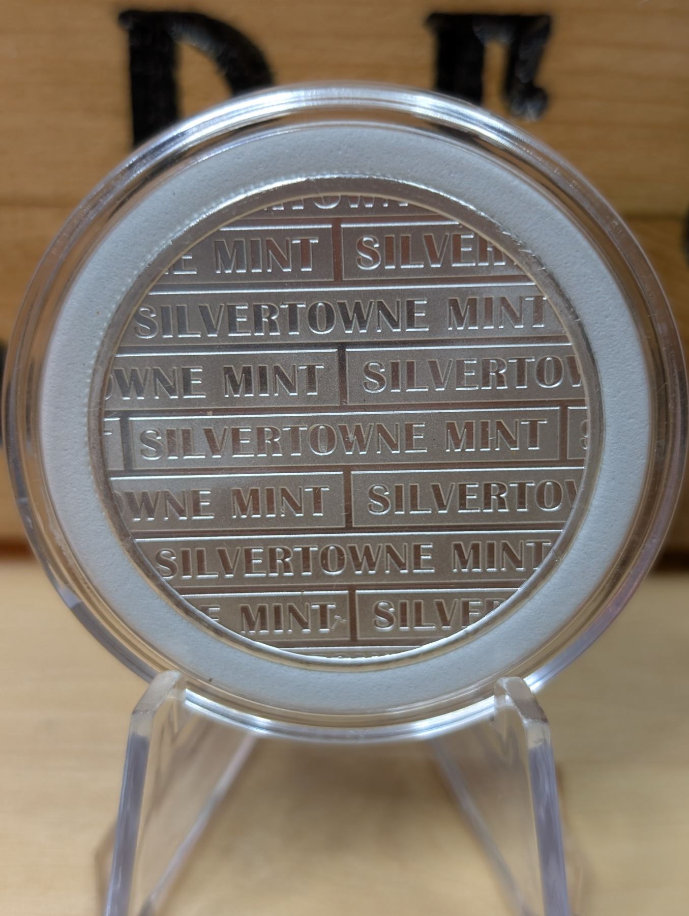 Lot 54-1) 1 oz SilverTowne Eagle silver Round