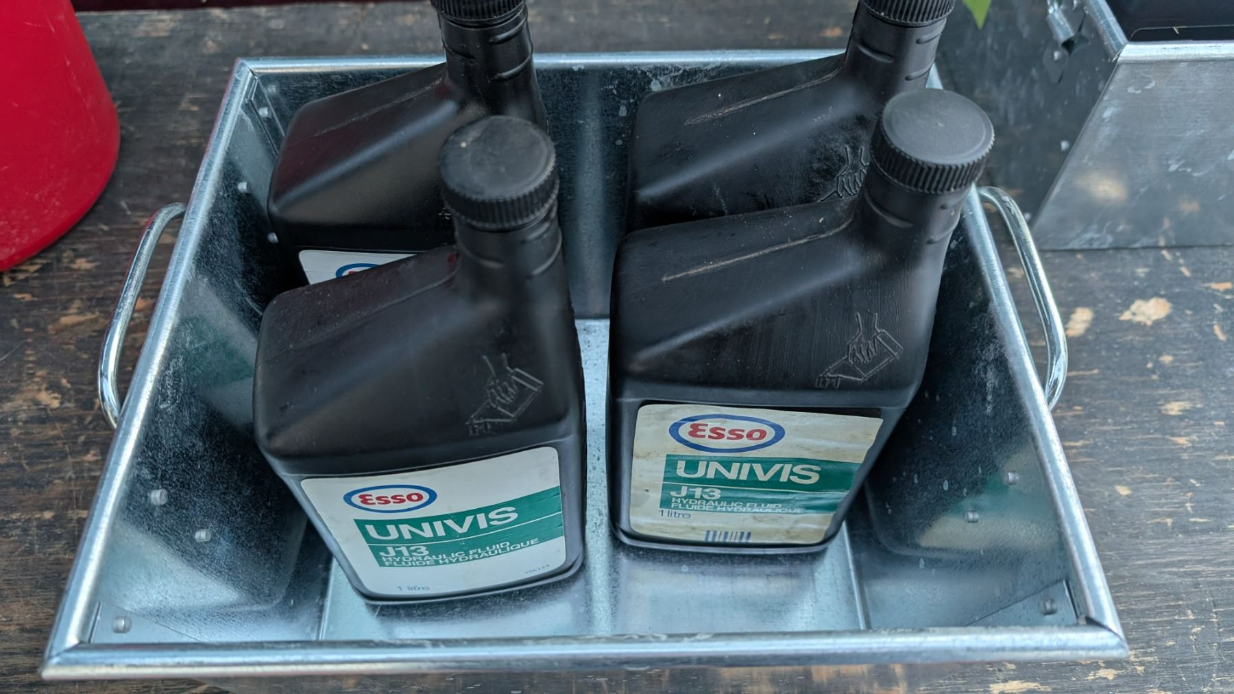 Four Liters Esso Univis Hydraulic Fluid New