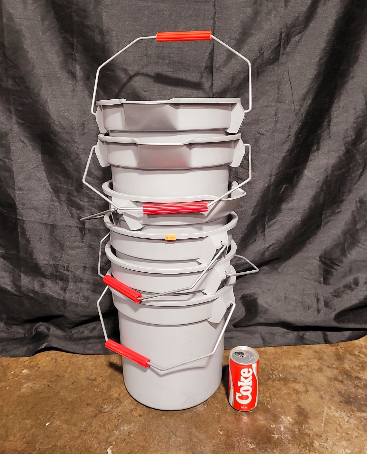 Newell Rubbermaid Round Grey Plastic Buckets