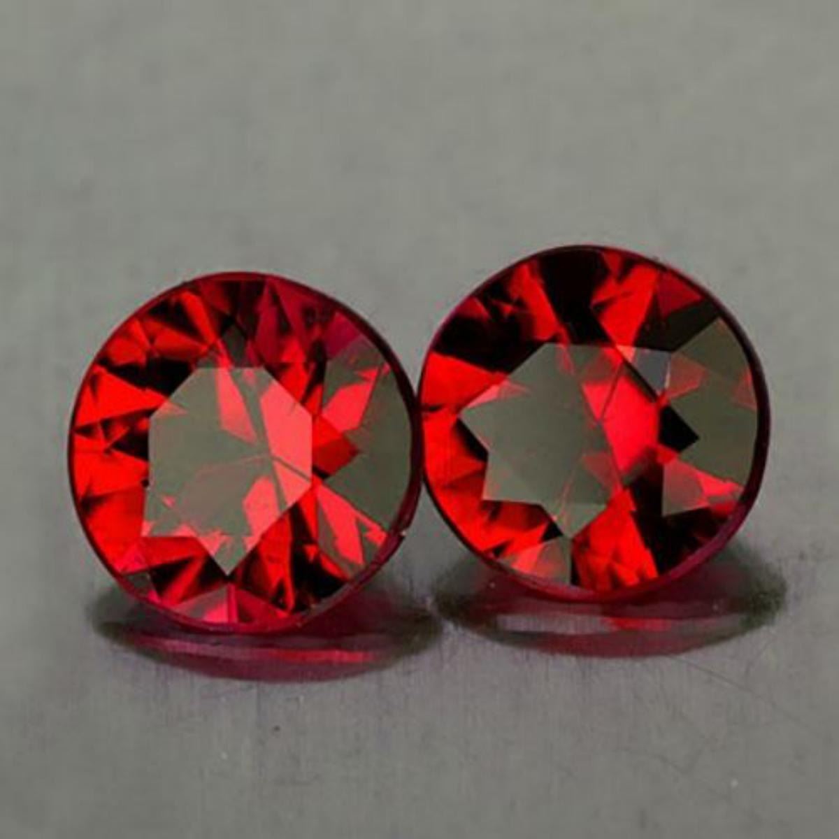 Natural Intense Red Burma Spinel Pair{Flawless-VVS1}