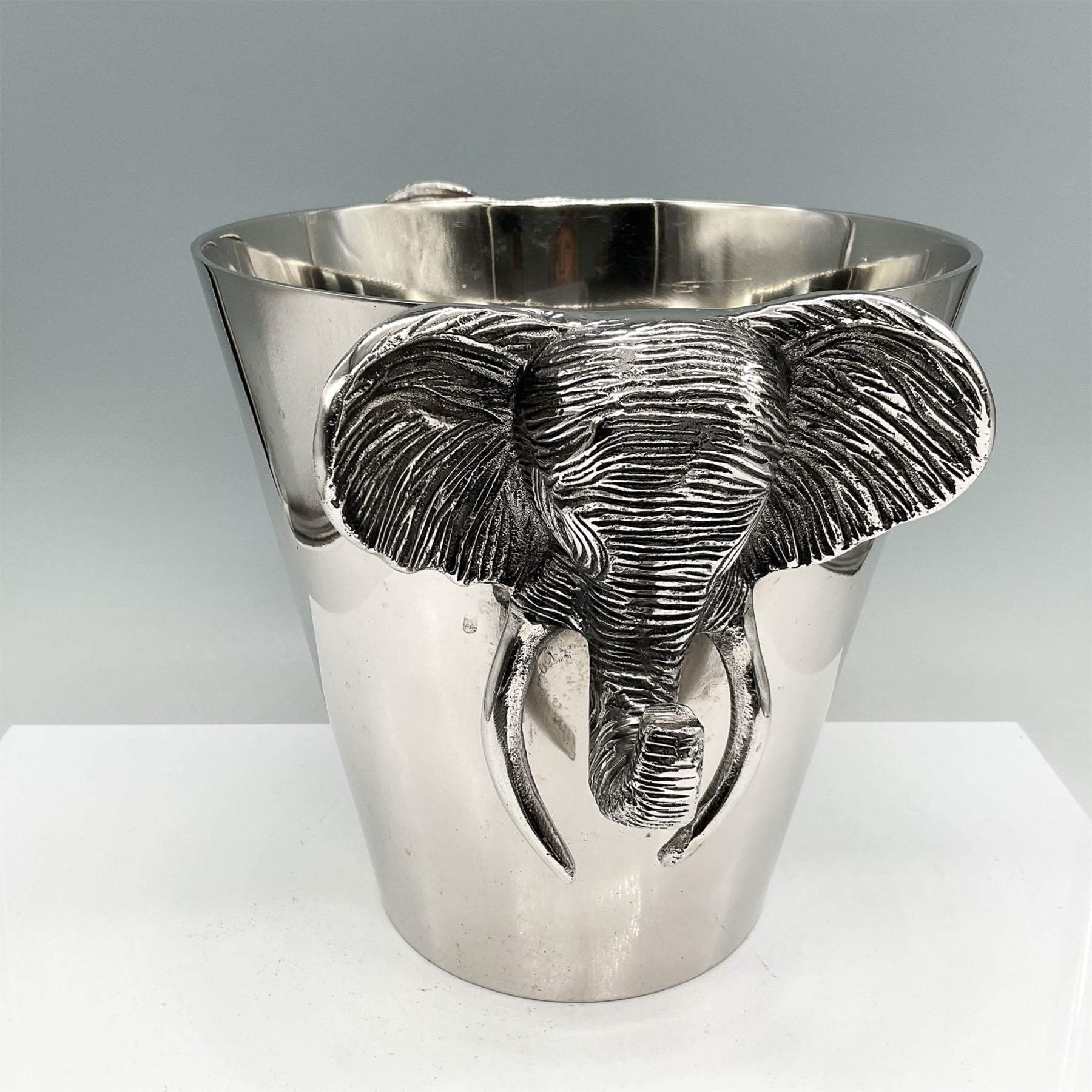 Barware Collection Ice Bucket with Elephant Motif