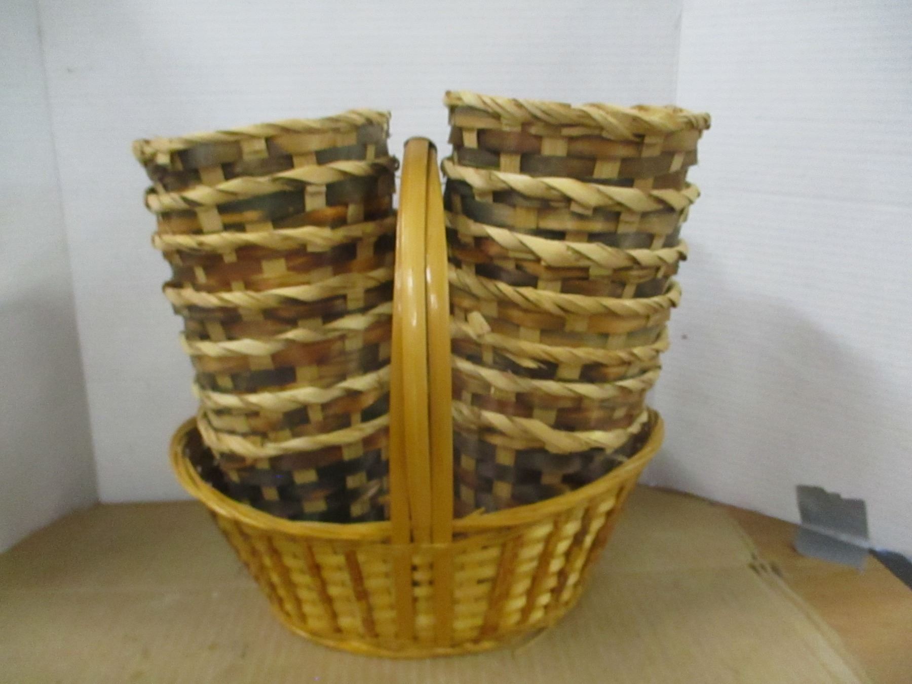 ESTATE: BOX C/W ASSORTED BASKETS