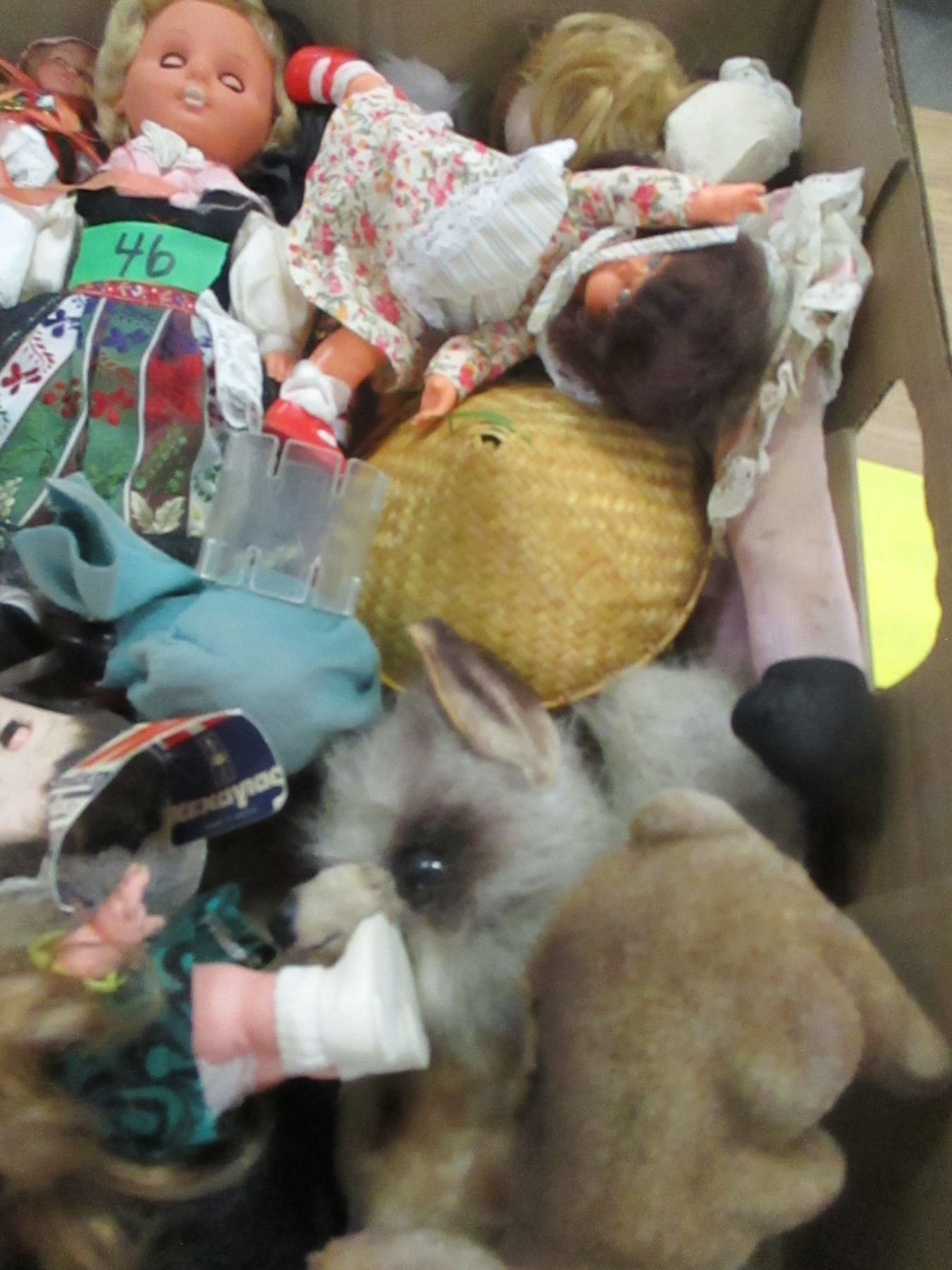 ESTATE/COLLECTABLE: FLAT C/W ASSORTED DOLLS