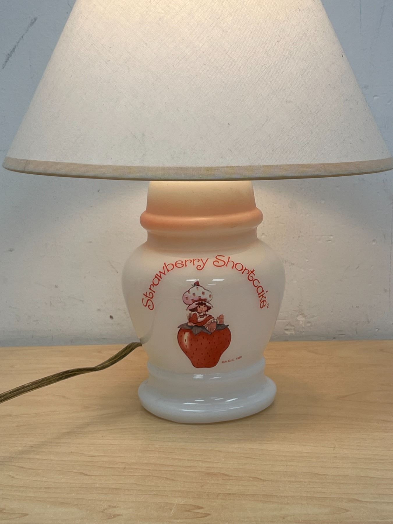1980s Strawberry Shortcake Table Lamp - Works - Approx: 13"T 10"W