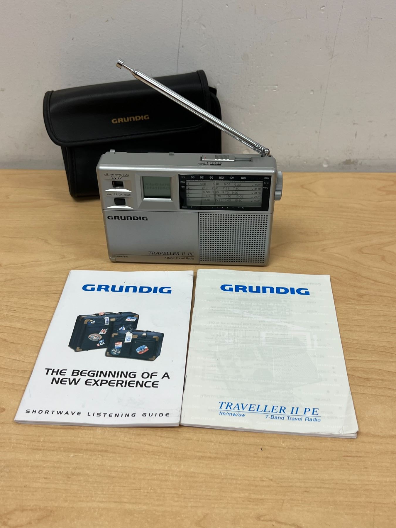 Grundig Traveller II PE 7 Band Travel Radio 5.5"W