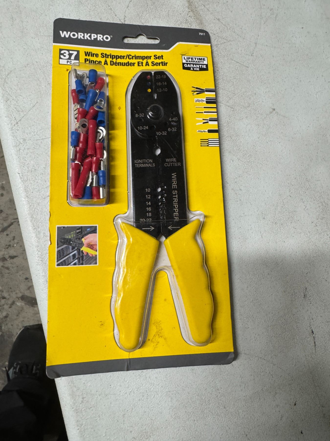 Wire stripper/crimping set