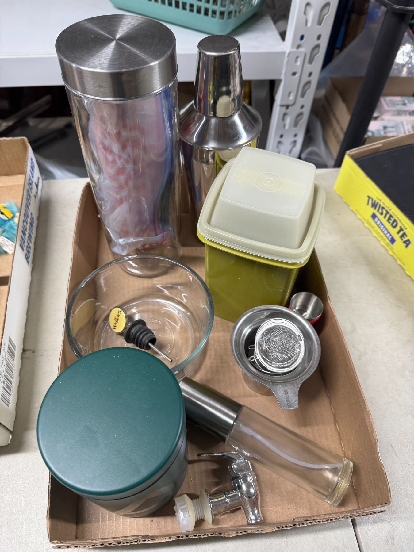 kitchenware with tupperware Piccadilly