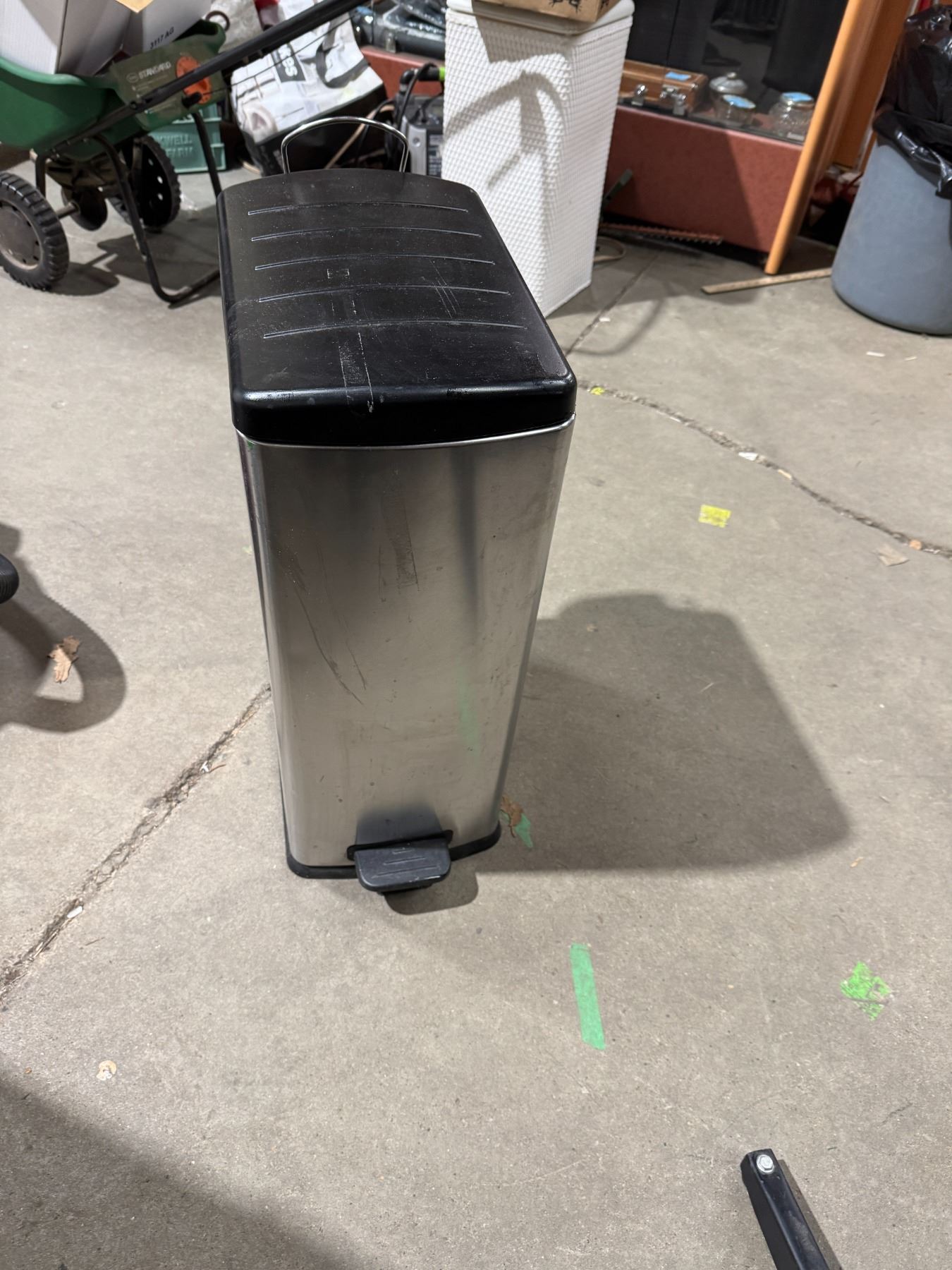 Step garbage can