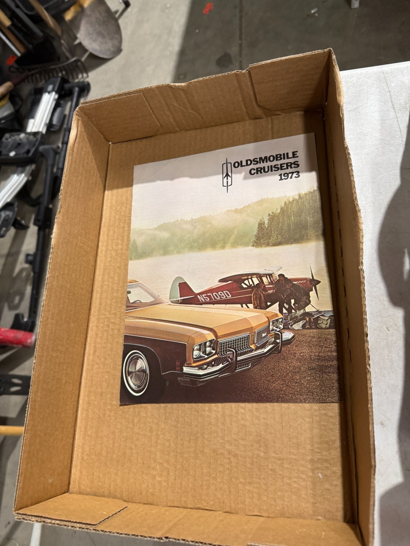 Oldsmobile cruiser 1973 advertising pamphlet