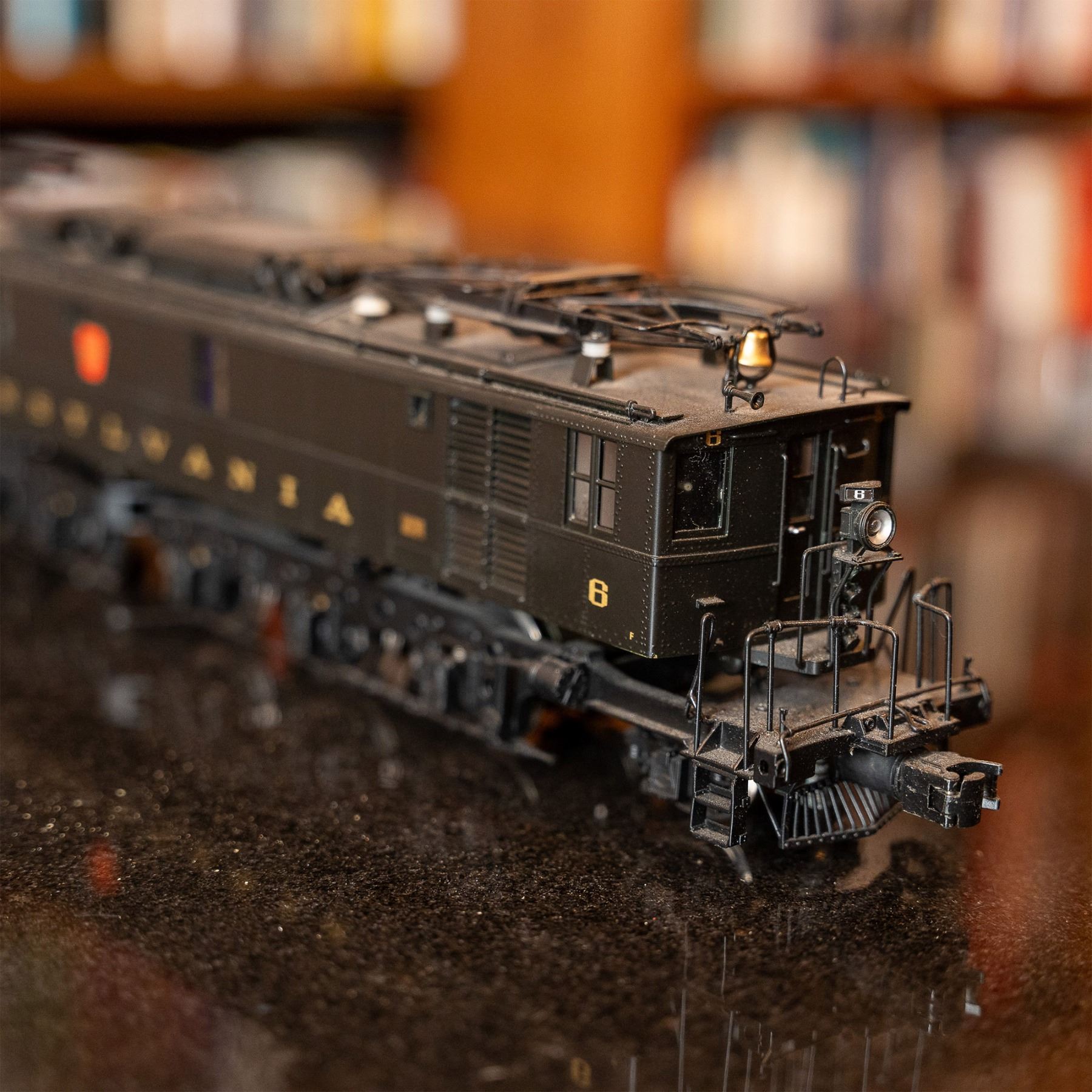 Sunset Models Die-Cast Electric Locomotive