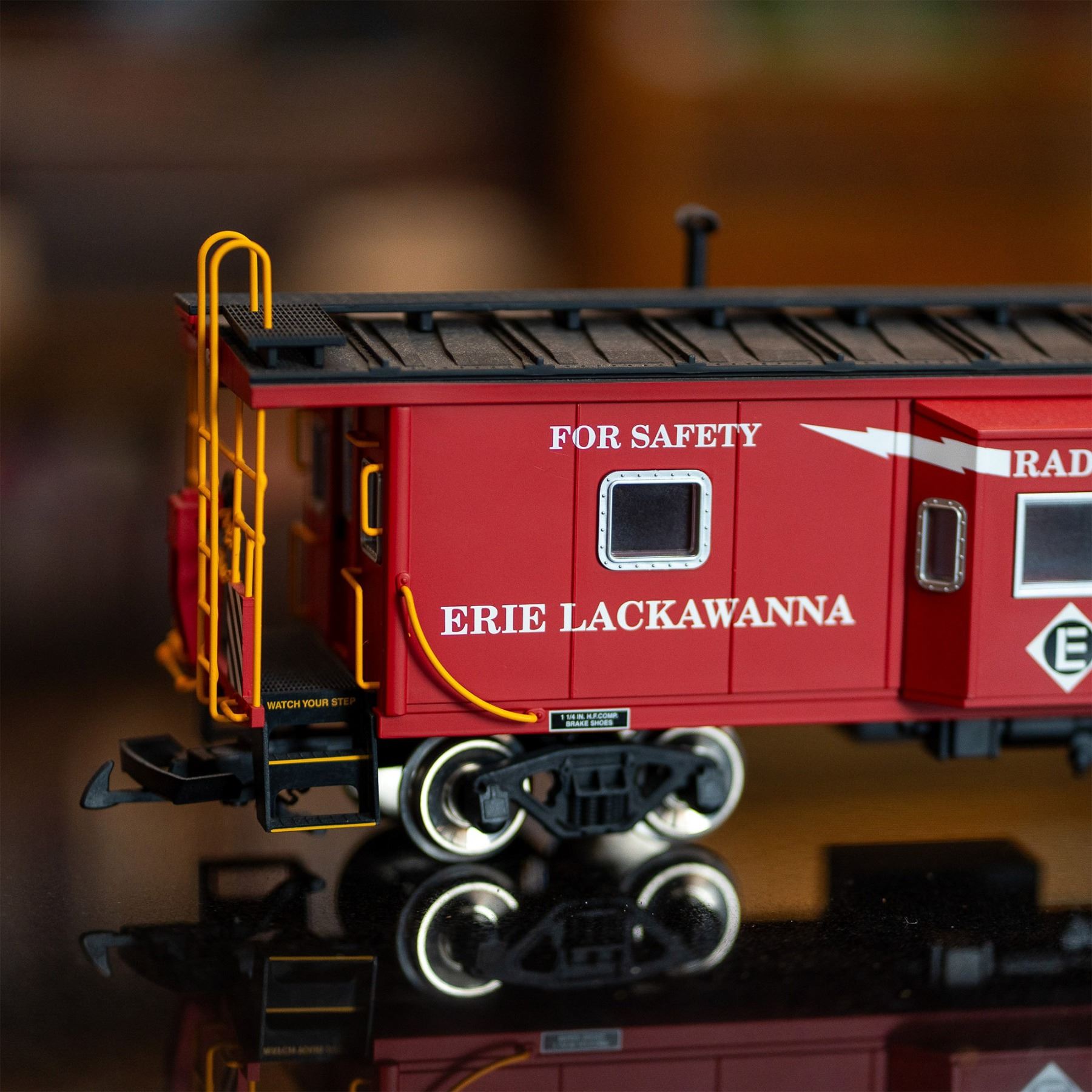USA Trains Erie Lackawanna Bay Window Caboose