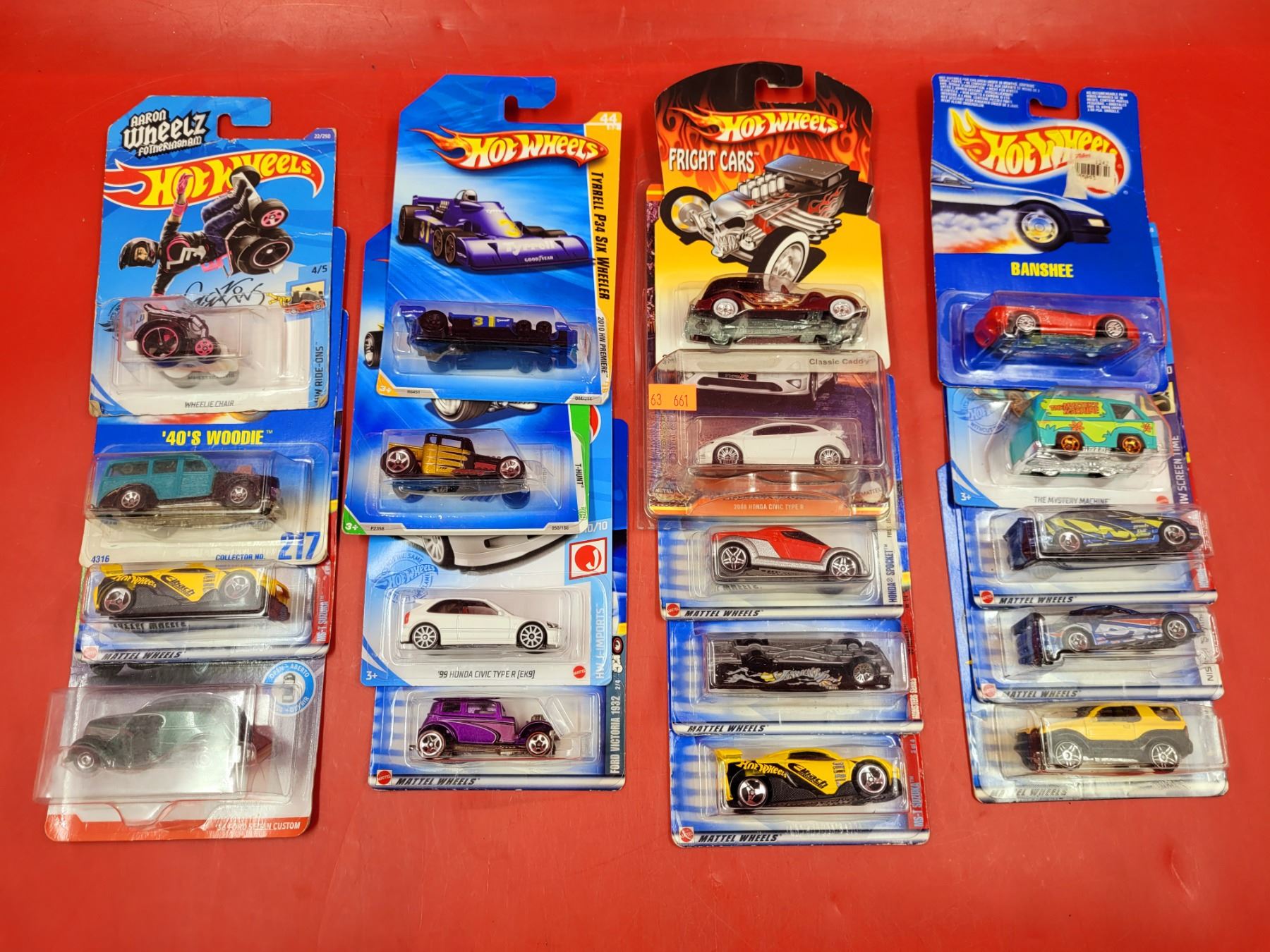 Assorted Hot Wheels Lot (Includes 1 Treasure Hunt)
