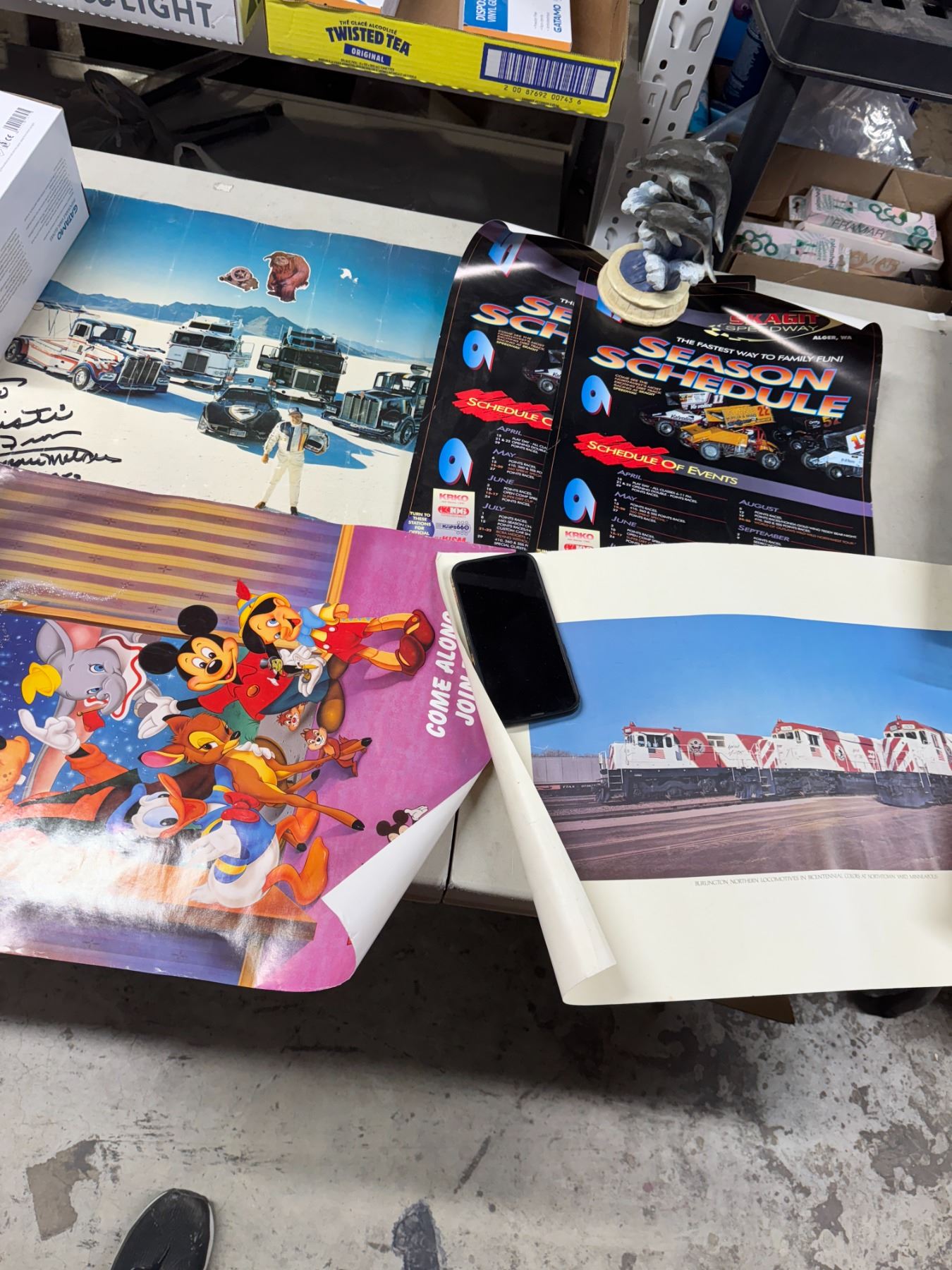 Poster lot