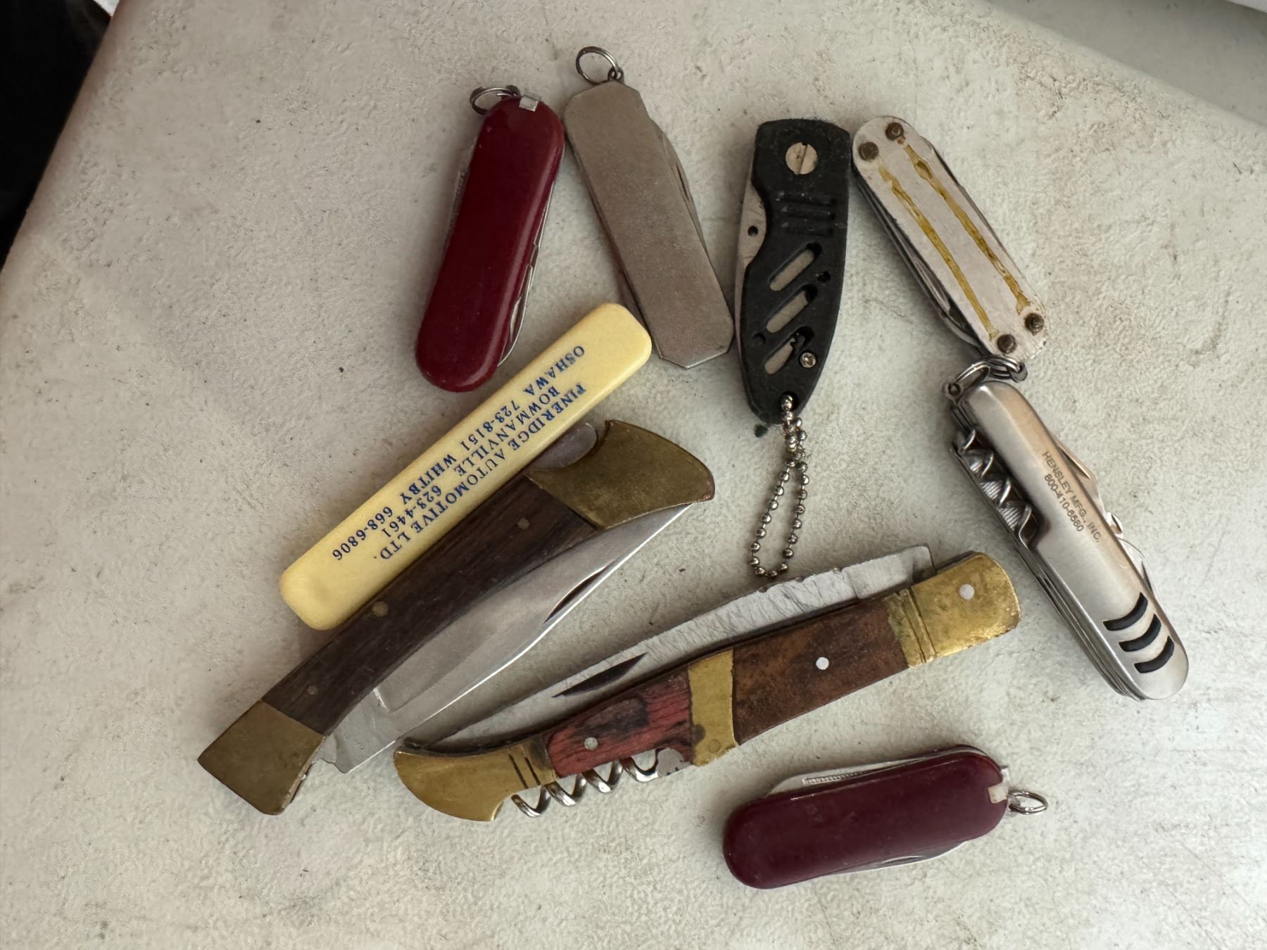 Assorted pocket knives