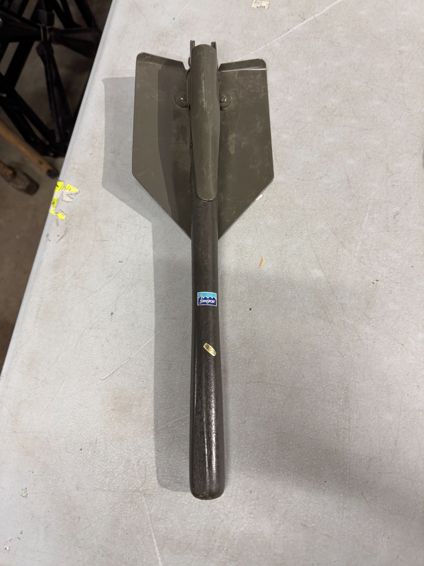 Stand sport folding shovel