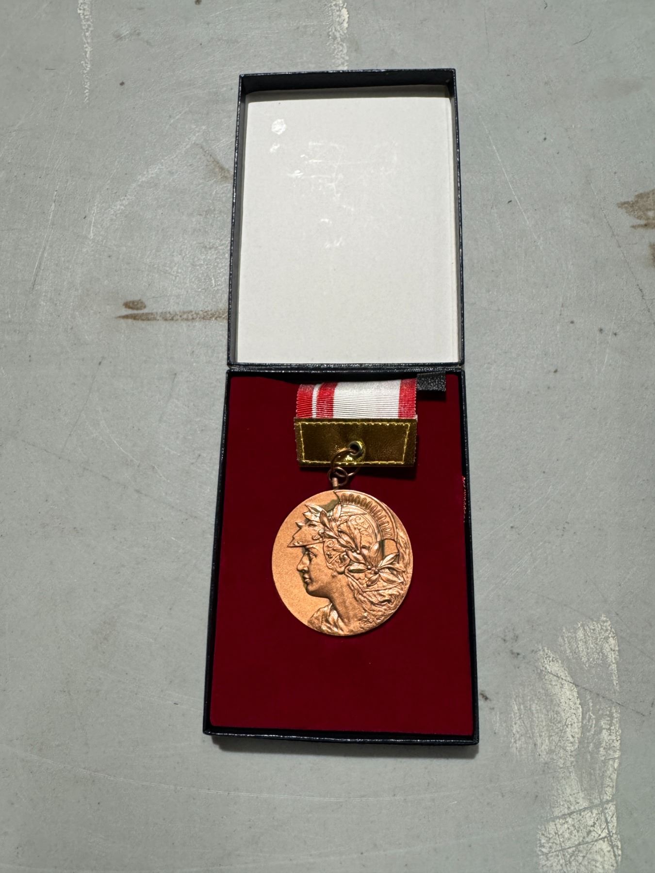 Emergency Service Medal, awarded to servicemen who served during The ...