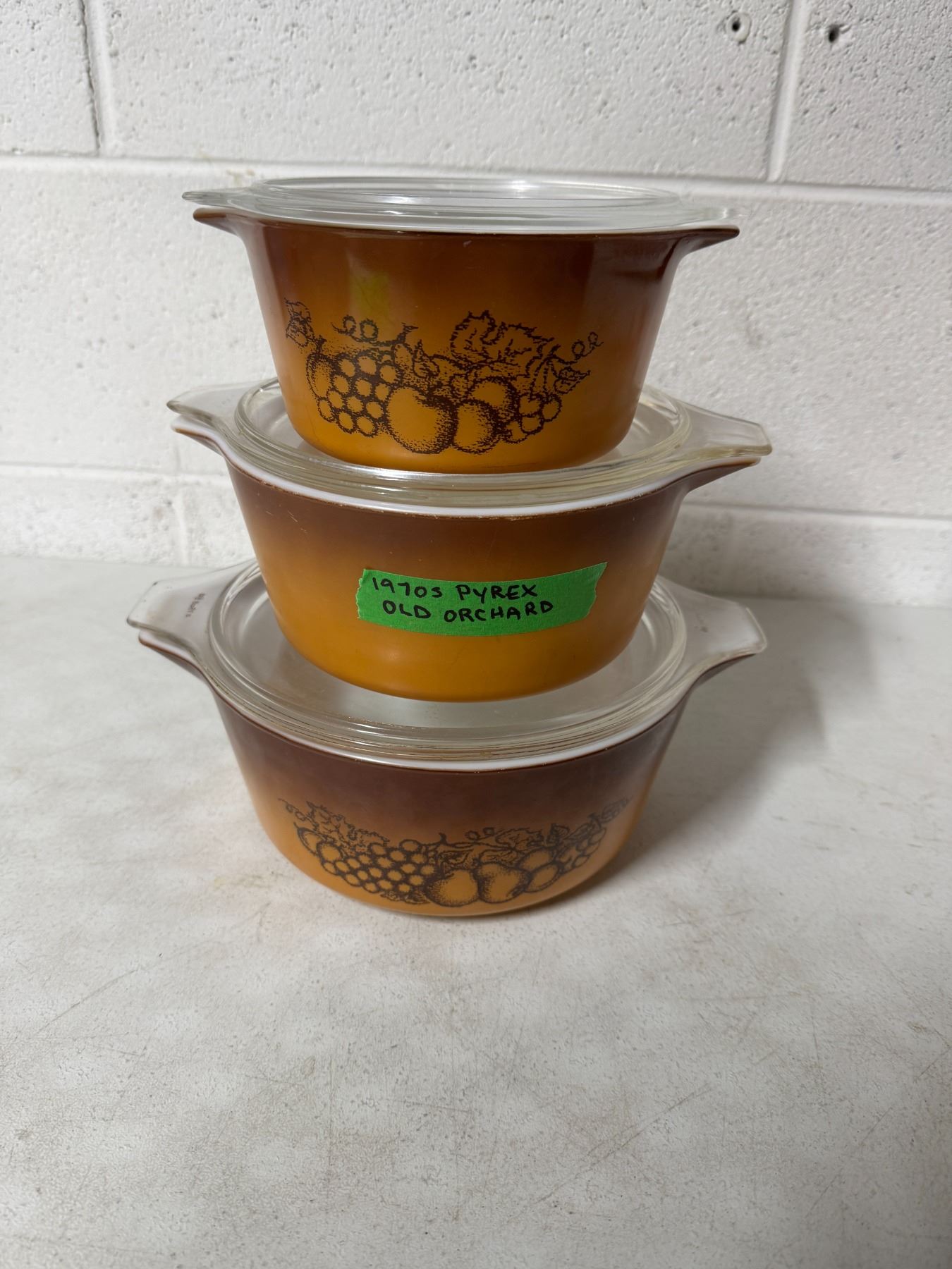 1970s Pyrex old Orchard baking dishes with lids