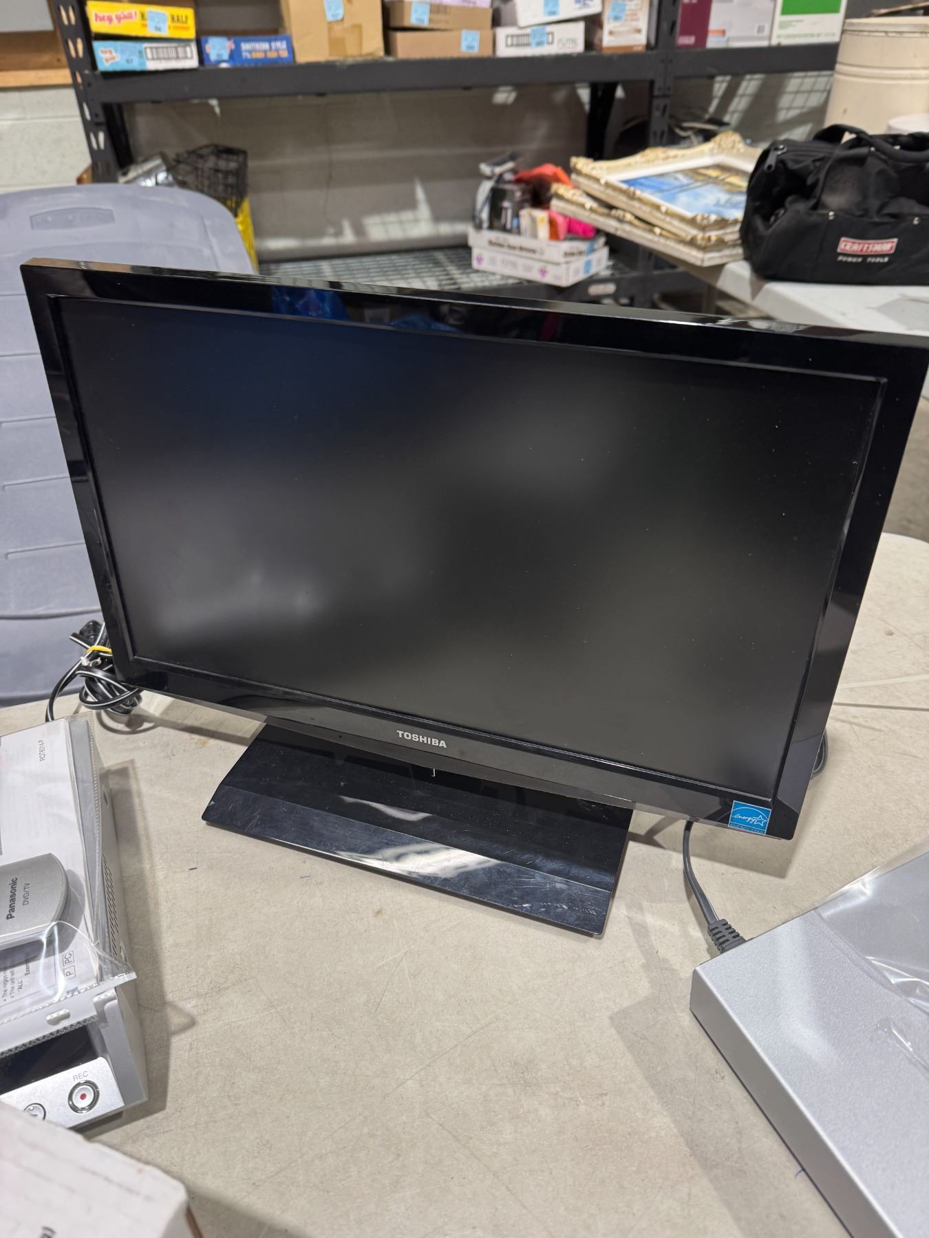 Toshiba 19 inch TV with remote