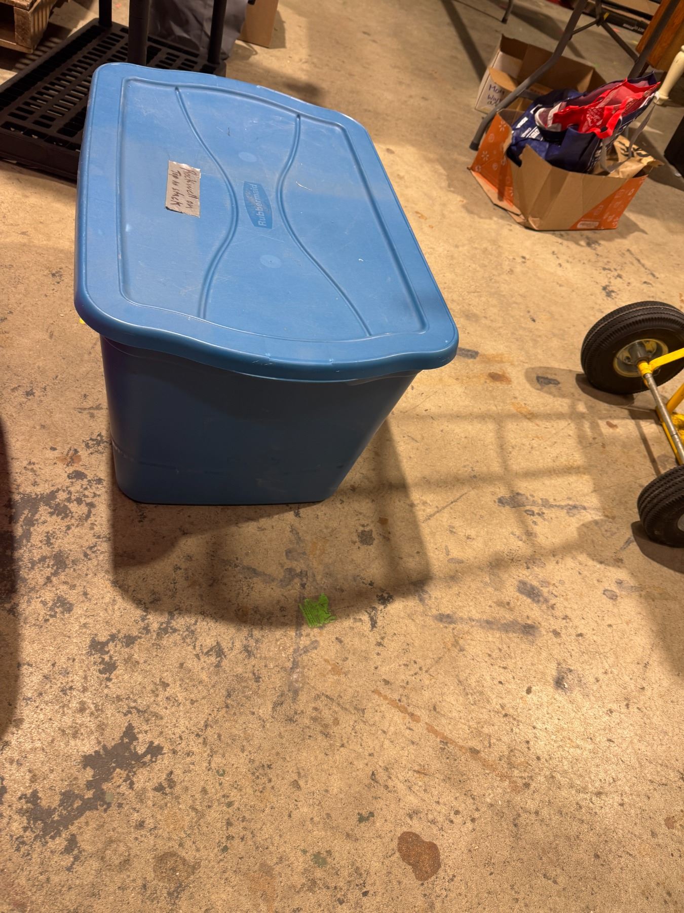 Rubbermaid bin
