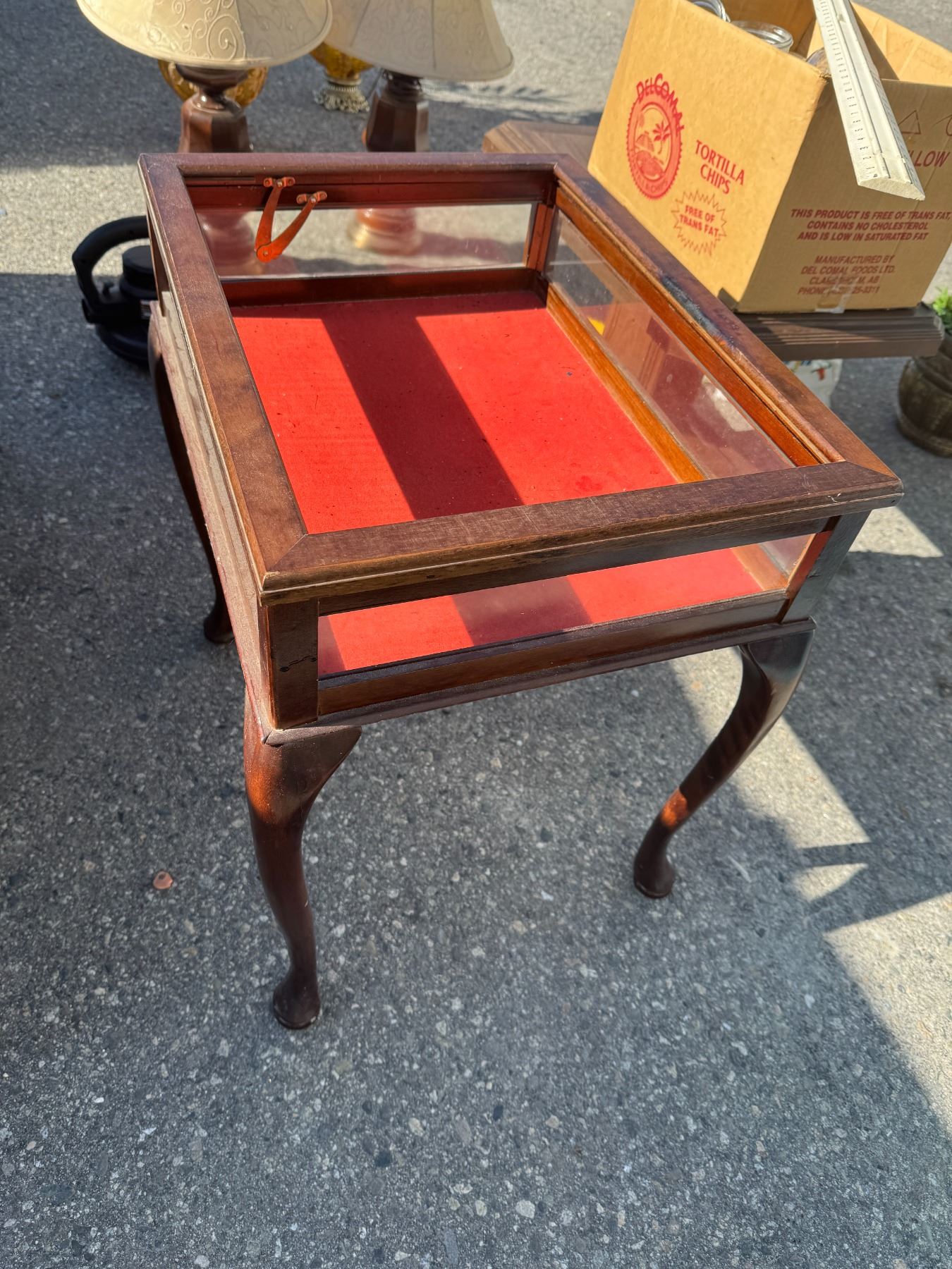 Display Coffee Table missing top glass