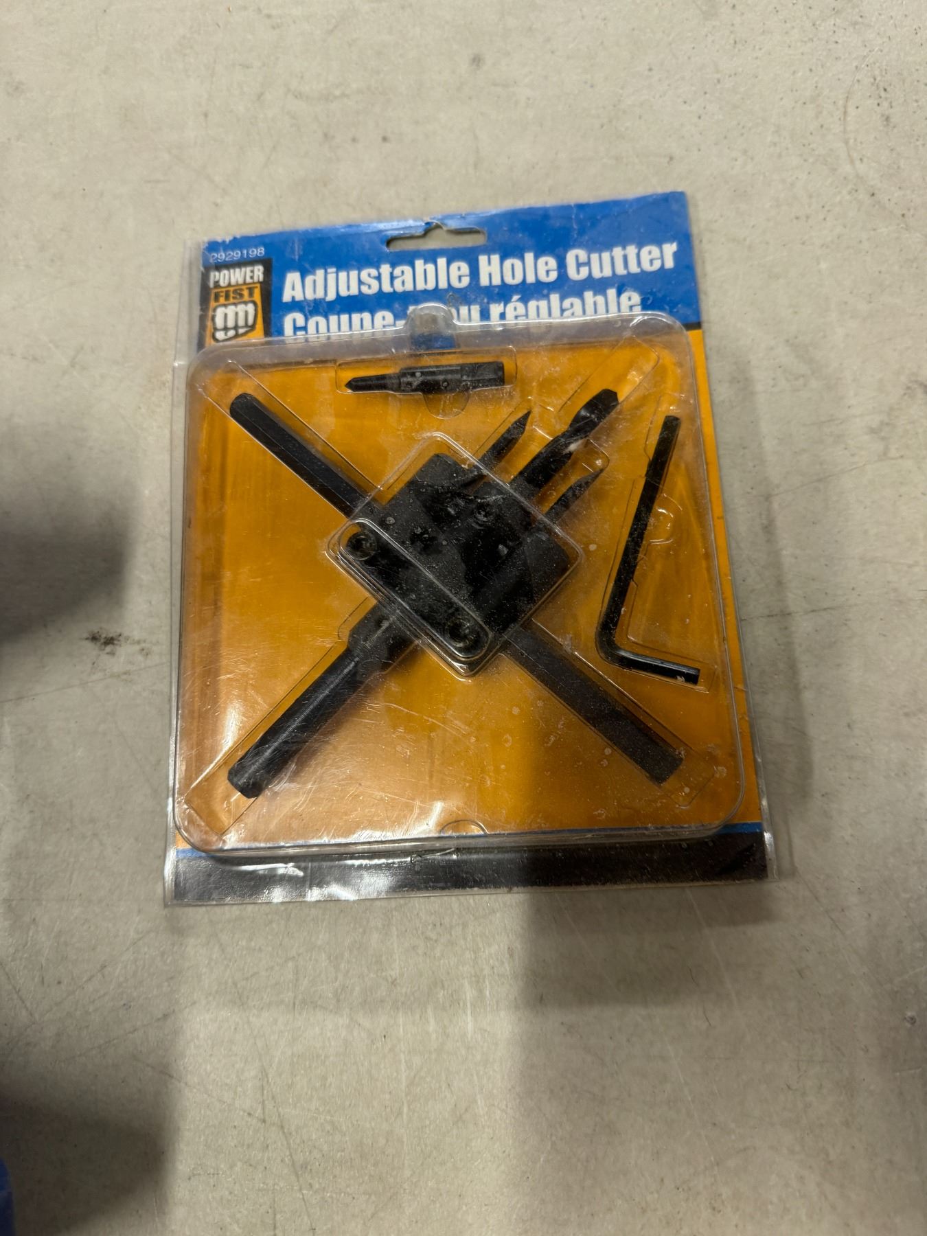 Adjustable hole cutter