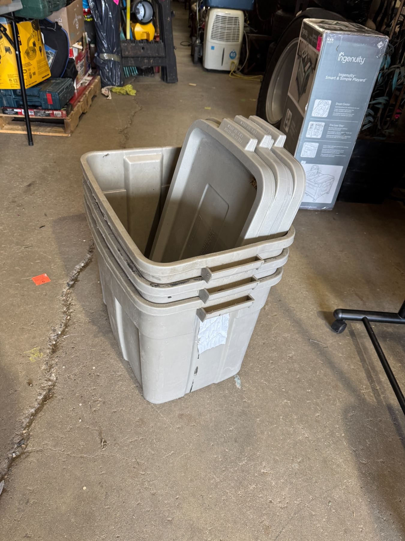 Rubbermaid bins with lids